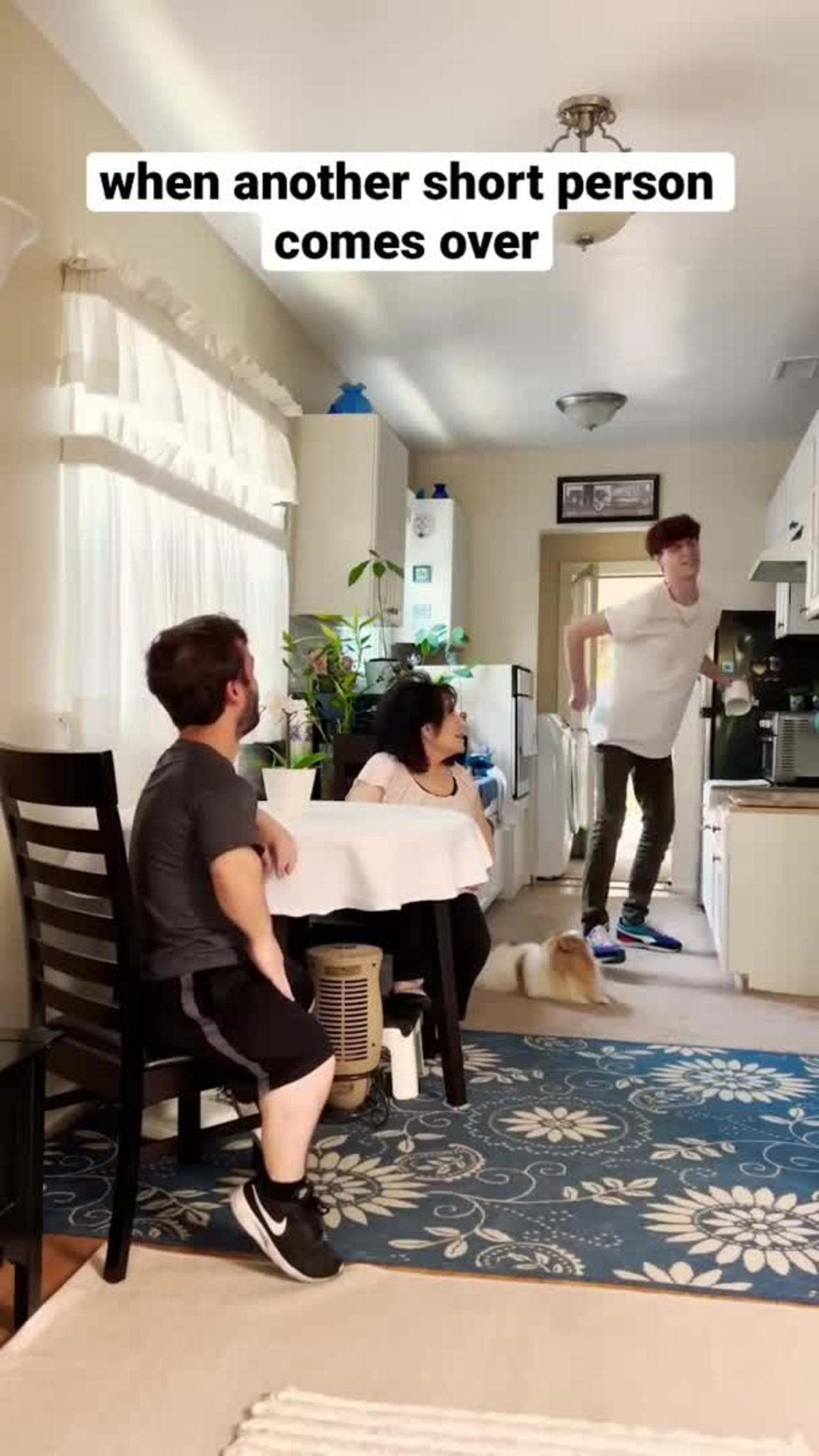 Funny moment when a short guy finds another - One News Page VIDEO