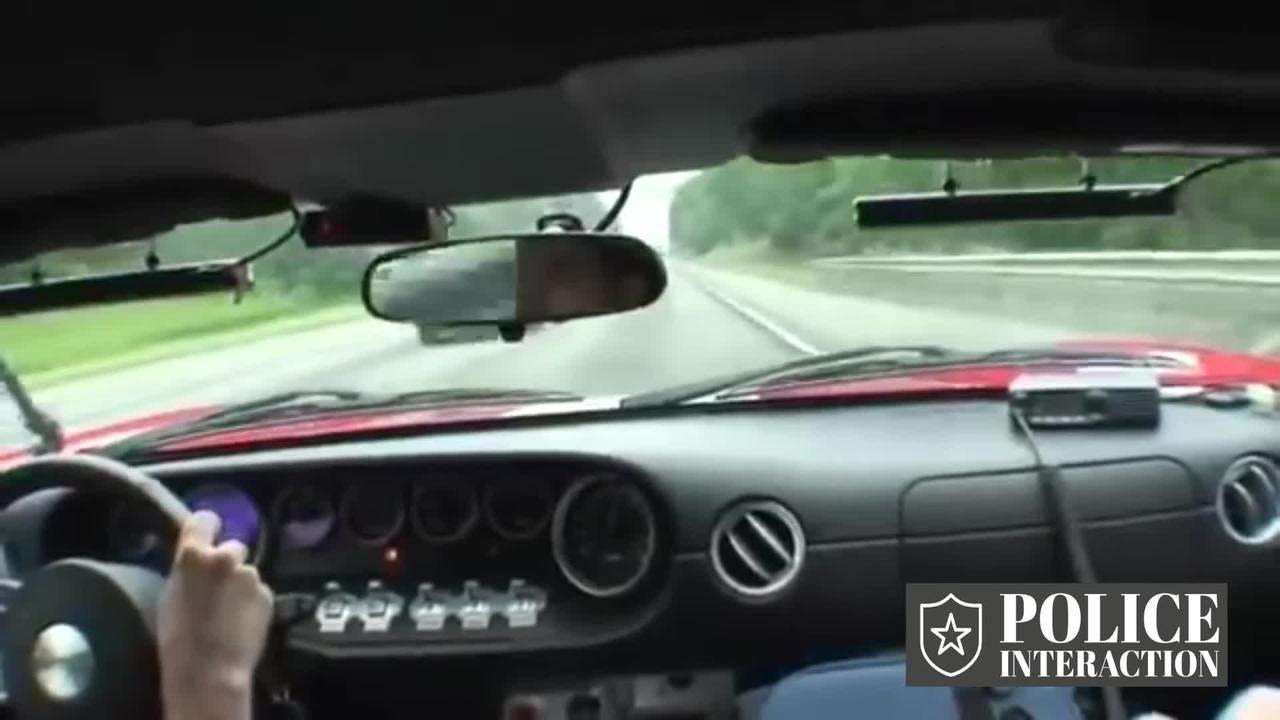 COPS VS FAST CARS - LOSING THE POLICE IN SECONDS - One News Page VIDEO