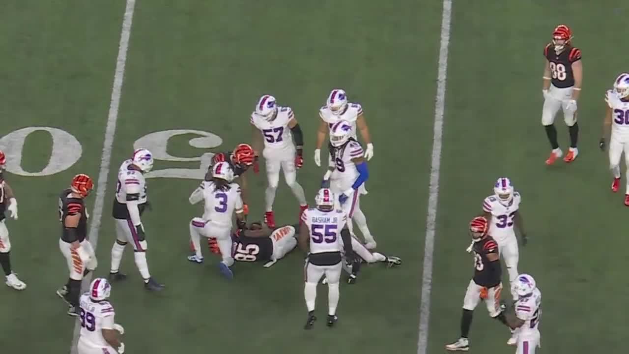 Buffalo Bills Damar Hamlin hit - CPR - One News Page VIDEO