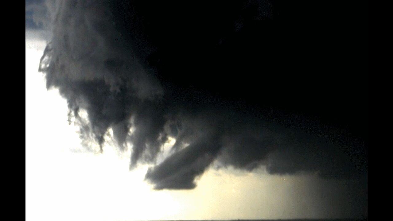 Thunder Storm with shelf Cloud on Tawas Bay - One News Page VIDEO