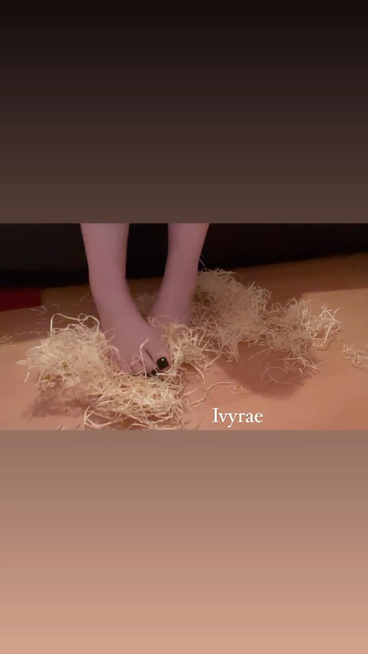 ASMR FEET - One News Page VIDEO