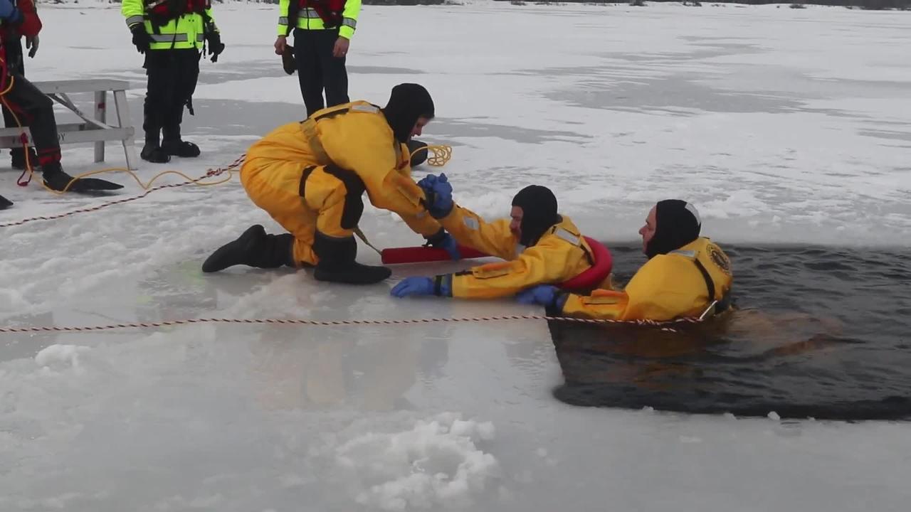 Fort McCoy Firefighters train on surface ice - One News Page VIDEO