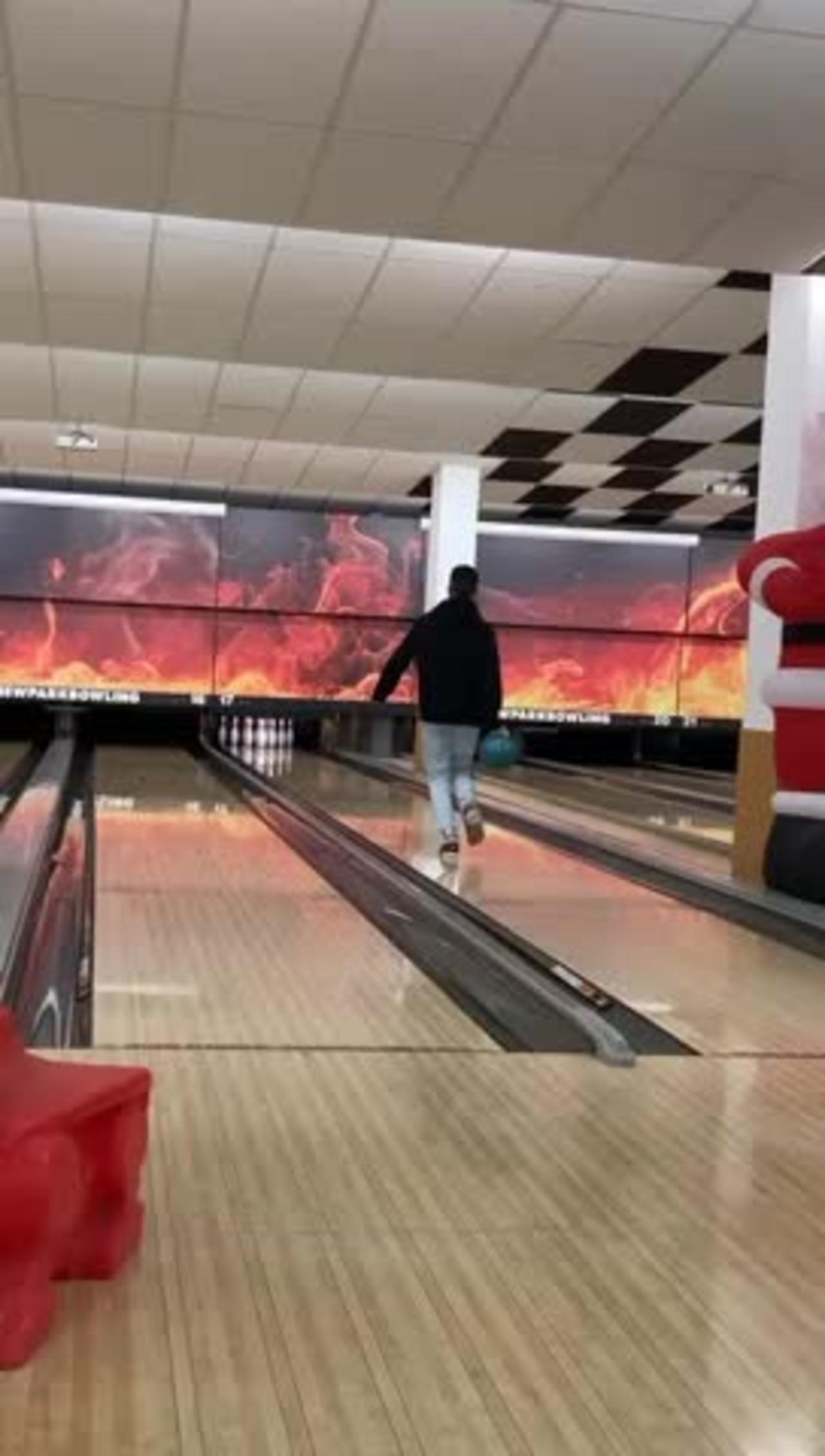 Guy Misses Bowl Strike Even After Walking Into - One News Page VIDEO