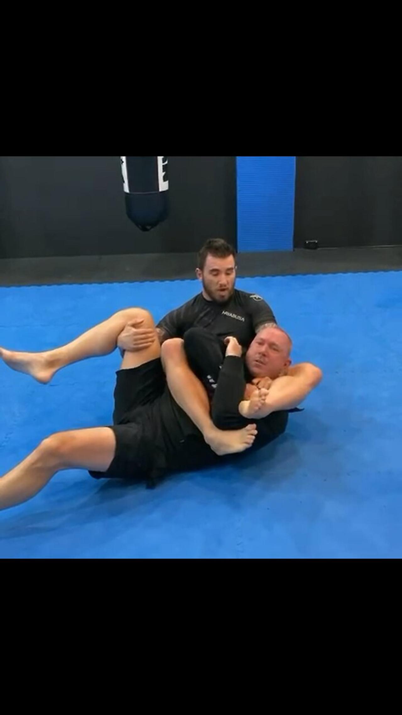 Street Self Defence (Lapel Half Nelson) - One News Page VIDEO