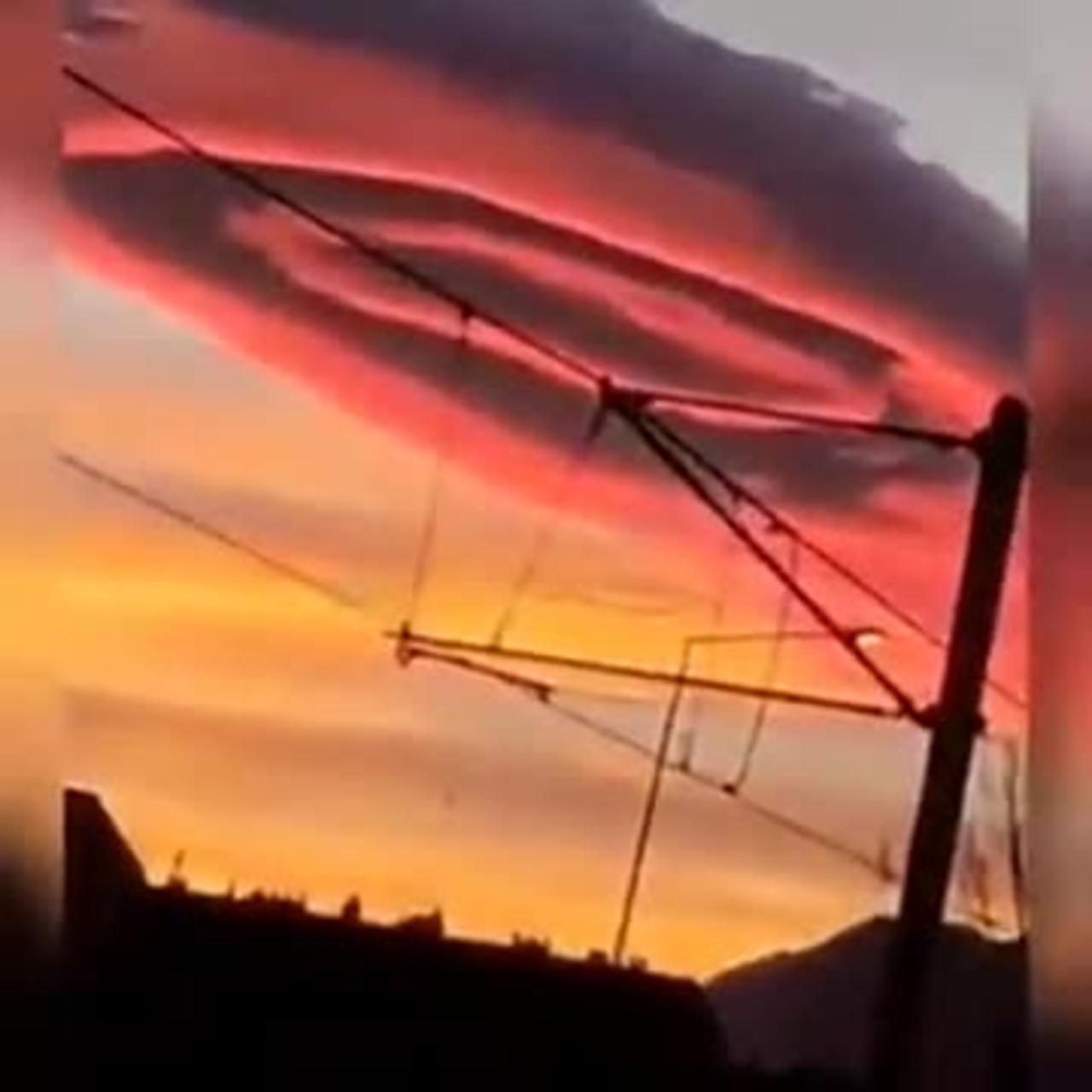 More Views of the Bizarre UFO Shaped Cloud Over - One News Page VIDEO