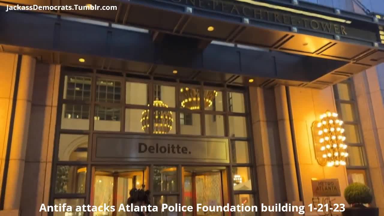 Antifa attacks Atlanta Police Foundation - One News Page VIDEO