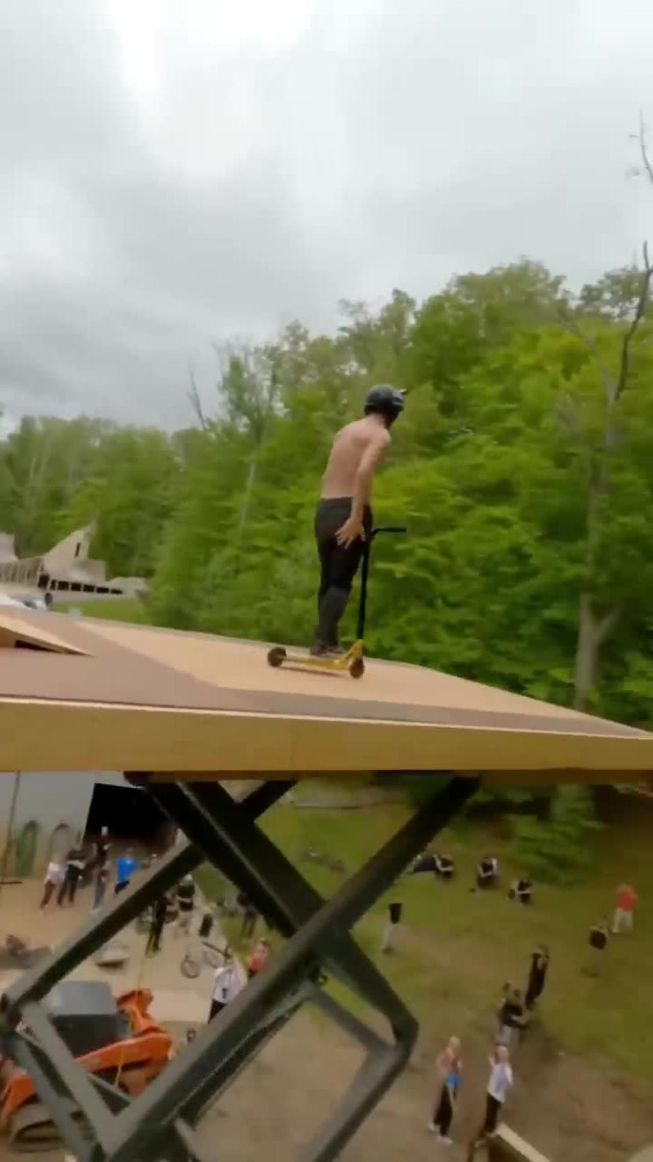 Jumping 30 feet up and down on a Scooter! - One News Page VIDEO