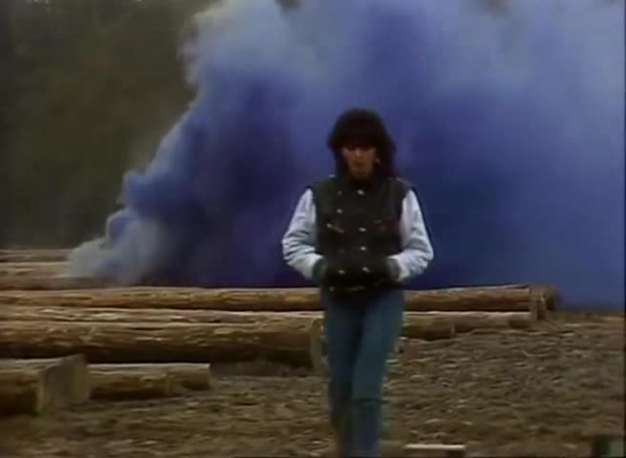 99 Luftballoons (99 Air Balloons/99 Red - One News Page VIDEO