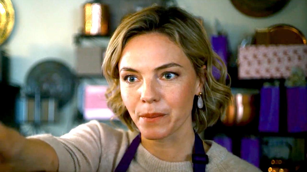 First Look at Hallmark’s Romantic Comedy - One News Page VIDEO