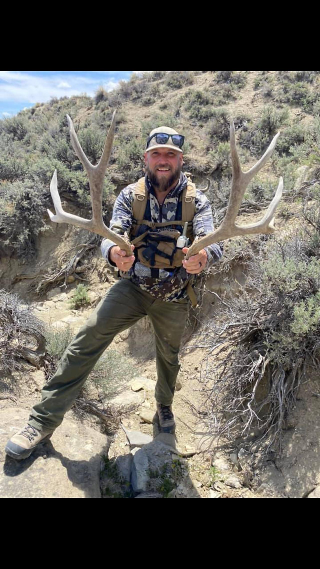 Shed hunting digging up big mule deer antlers - One News Page VIDEO