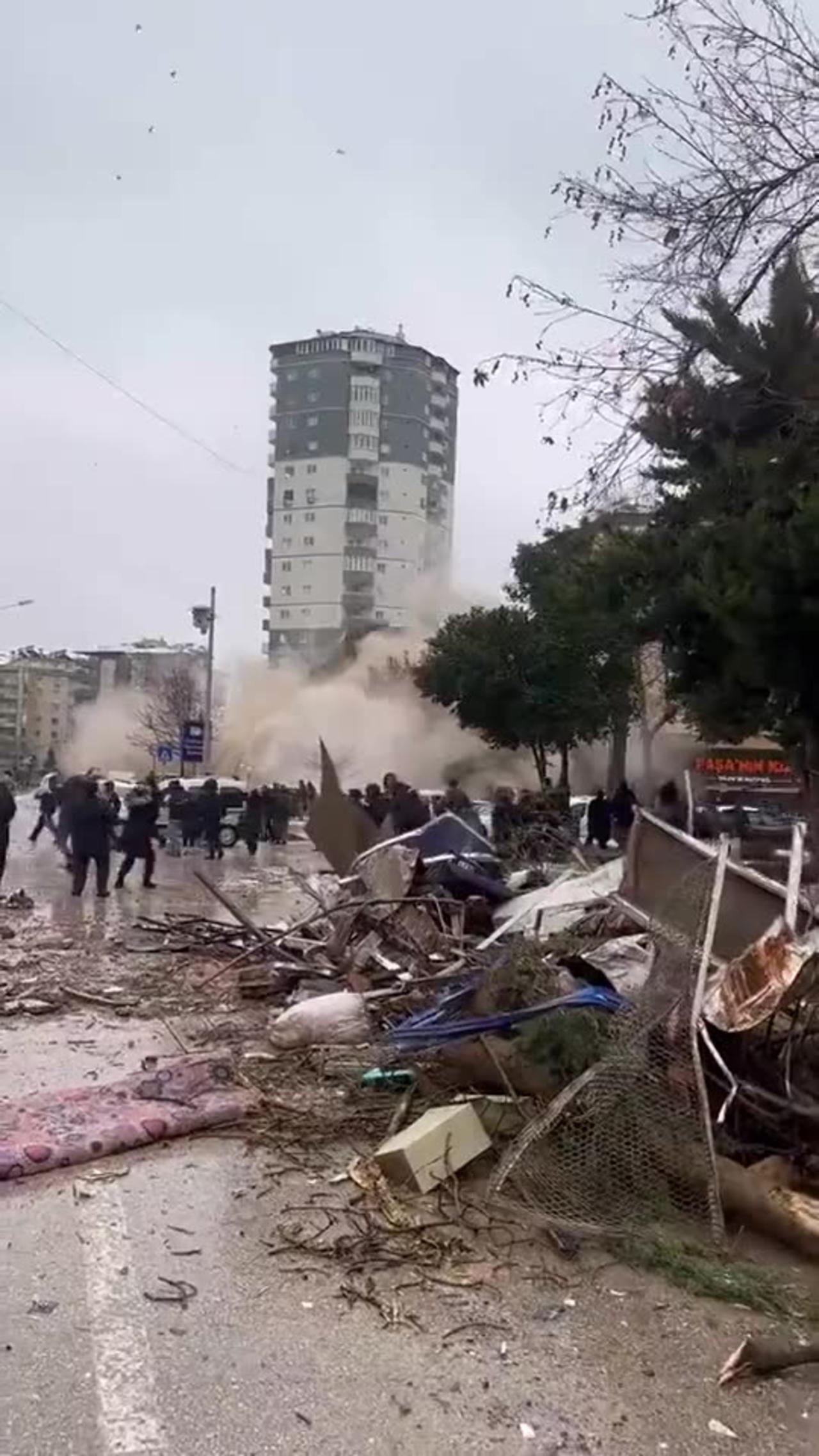 Earthquake aftershock crumbles another building - One News Page VIDEO
