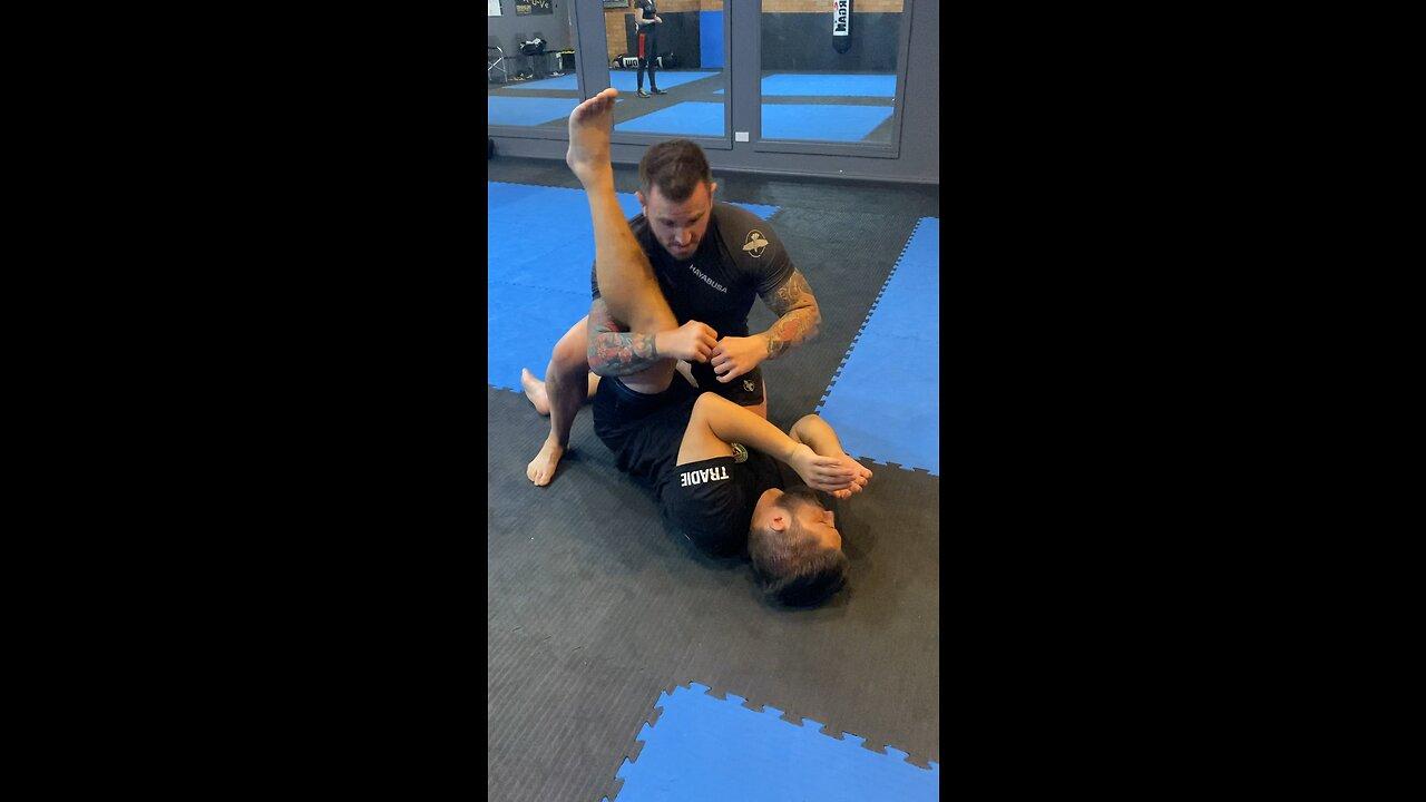 Leg lock entry from top half-guard - One News Page VIDEO