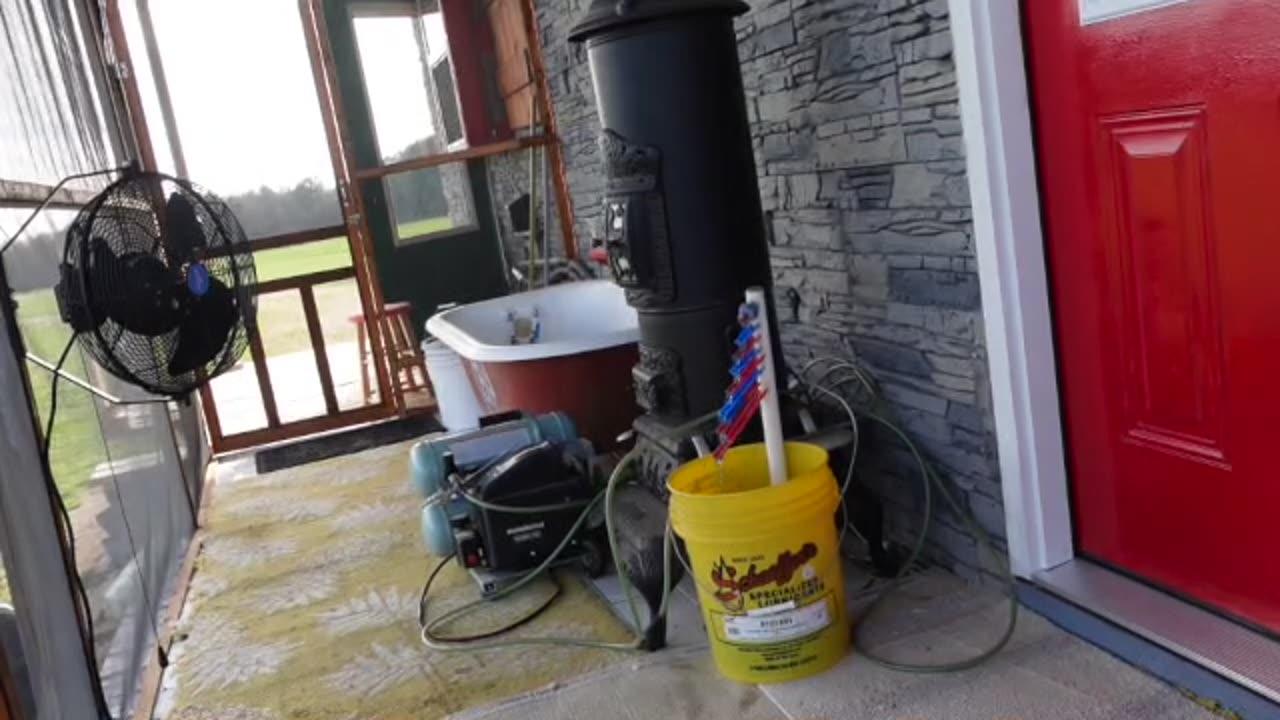Redneck Water Fountain. 5 Gallon Bucket, 80GPM - One News Page VIDEO