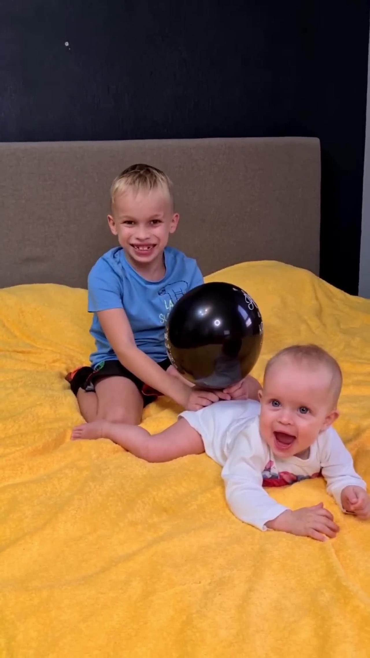 Funny baby farted🤣 - One News Page VIDEO