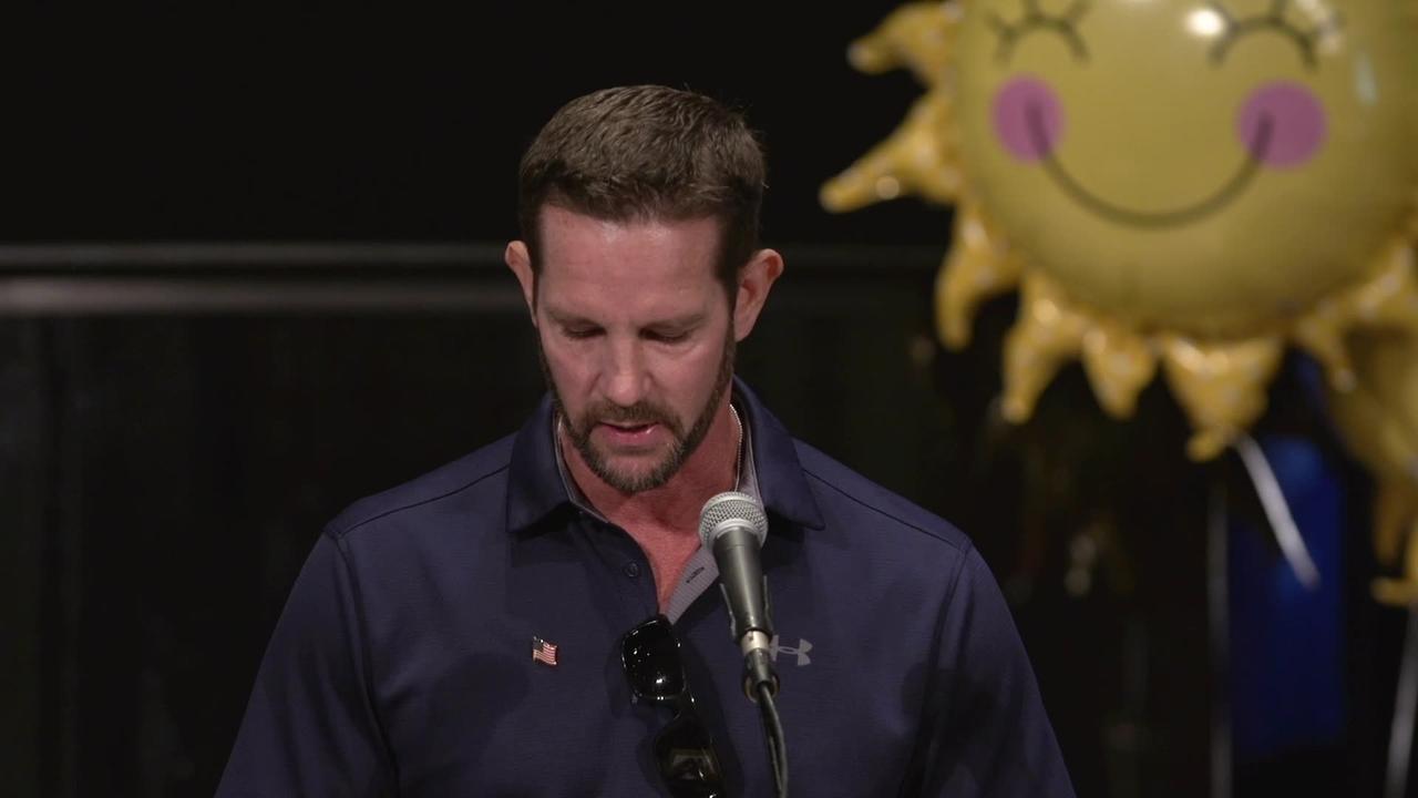 Andrew Serafini at Let Them Breathe Smile Fest - One News Page VIDEO