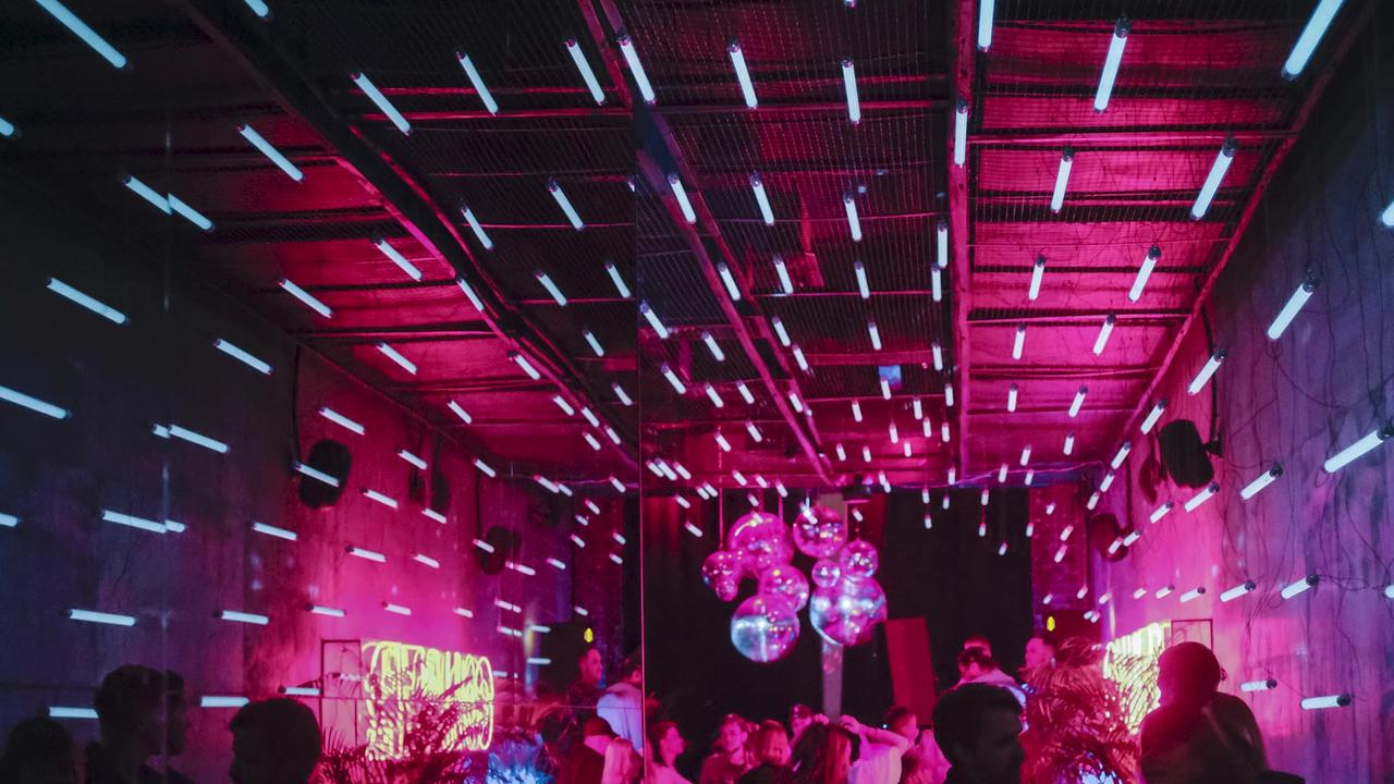 Groovy Techno Lo-Fi: 2 Hour Mix for Easy - One News Page VIDEO