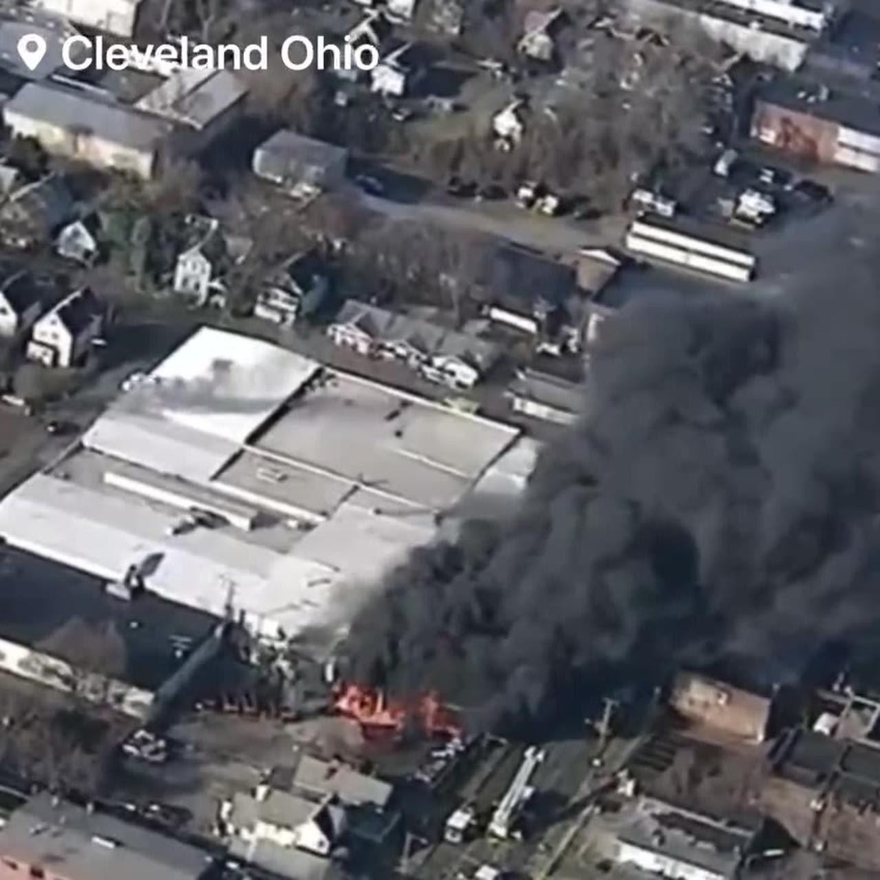 BREAKING !!!! Massive fire at a Metal fabricator - One News Page VIDEO