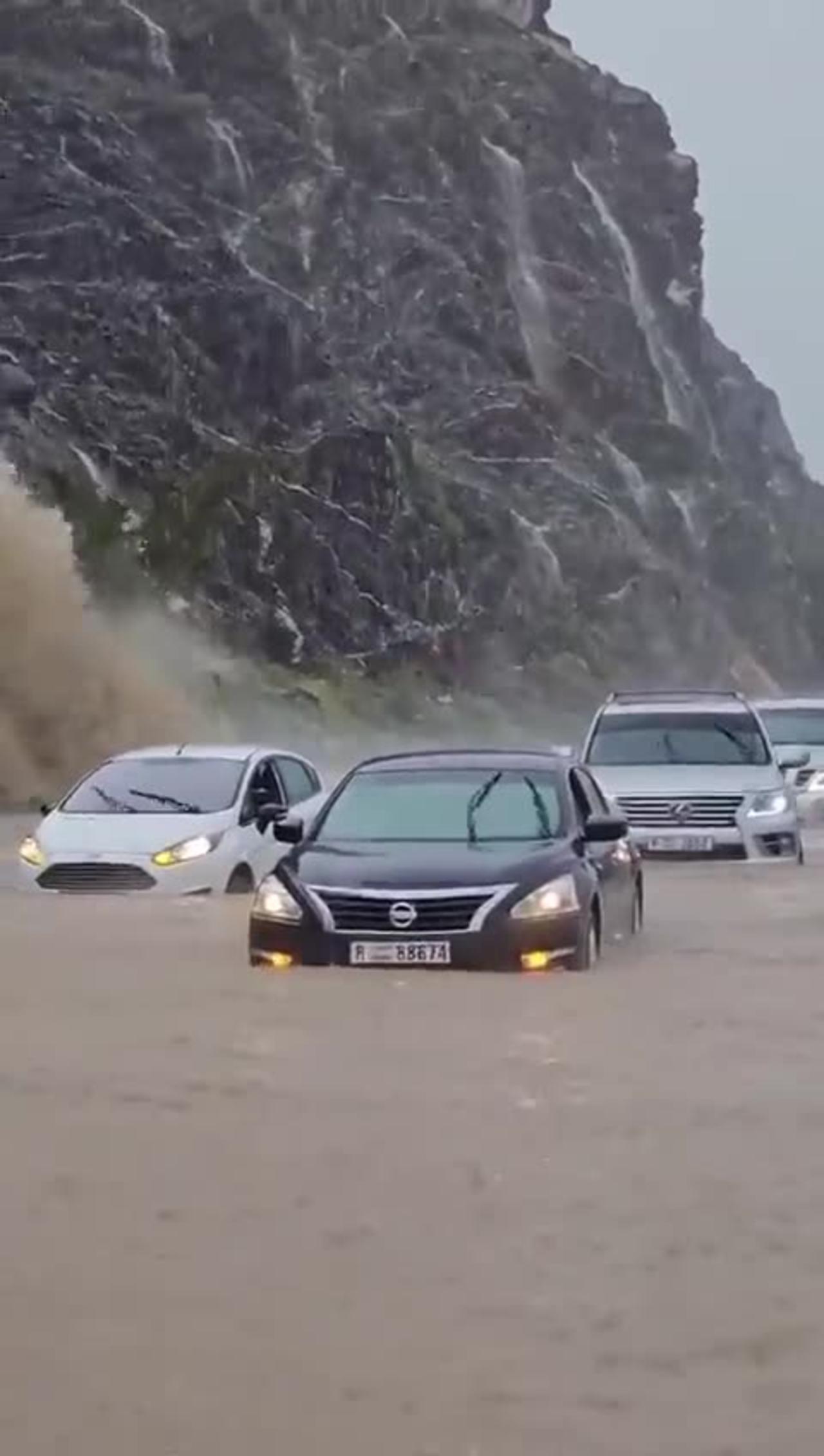 Extreme flash flooding in the United Arab - One News Page VIDEO