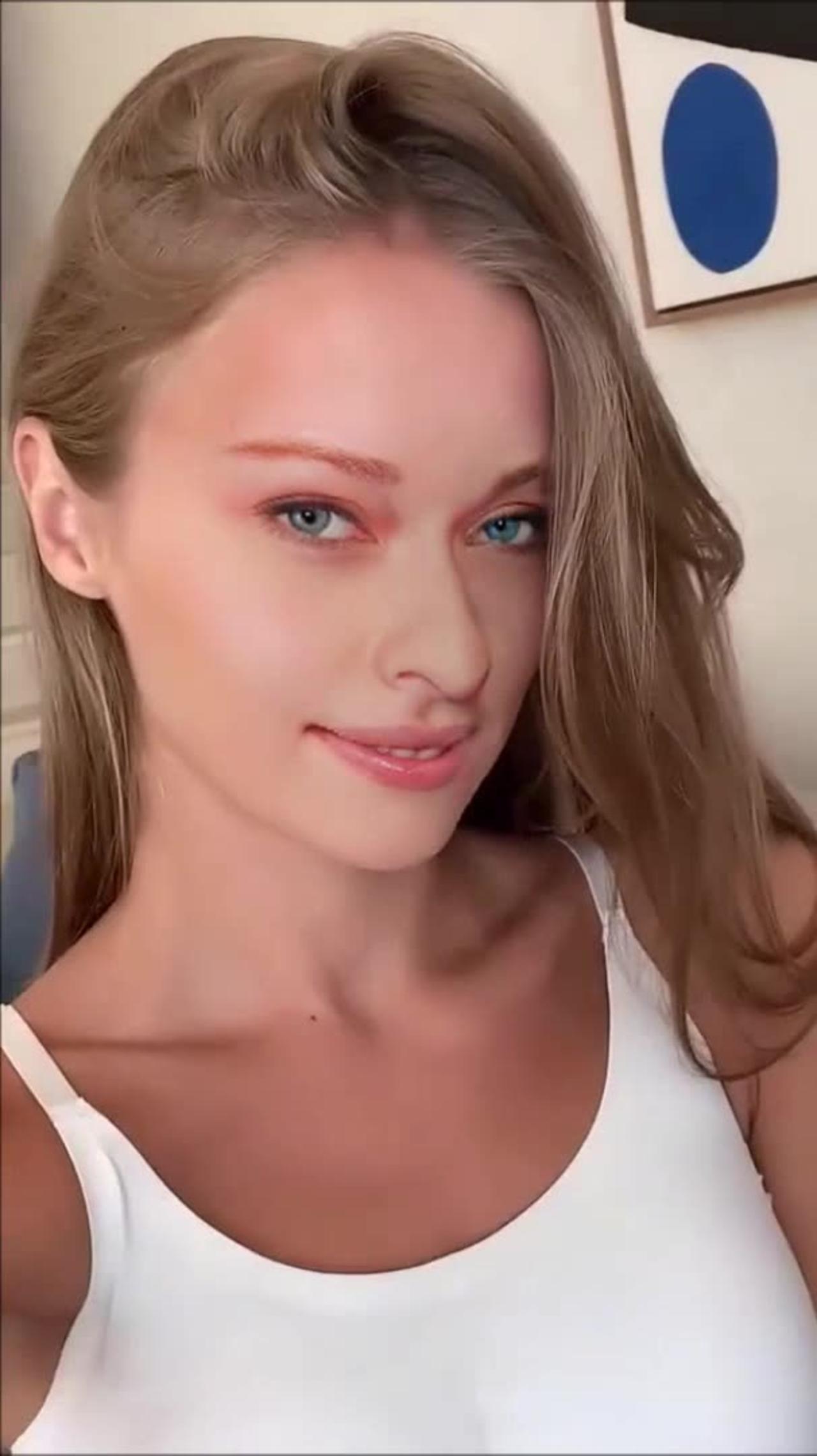 Svetlana Vasakova - Wonderland - One News Page VIDEO