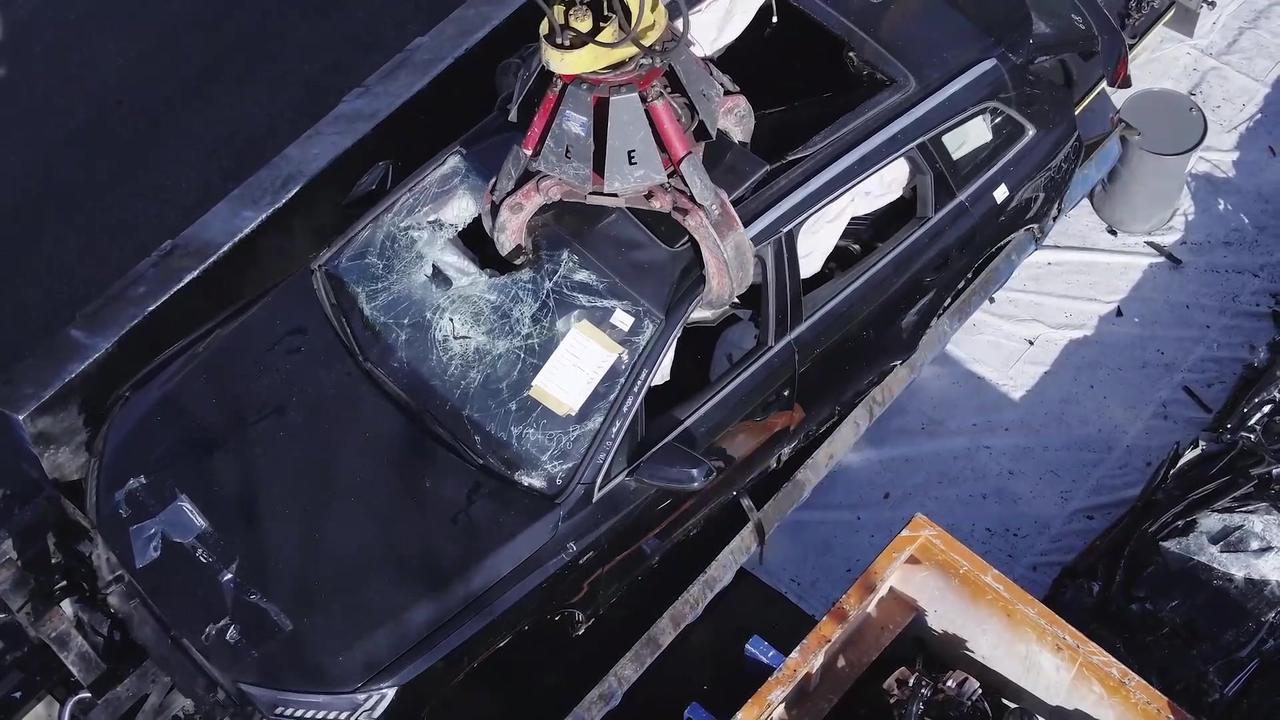 Car Dismantling and Scrap Processing - Car - One News Page VIDEO