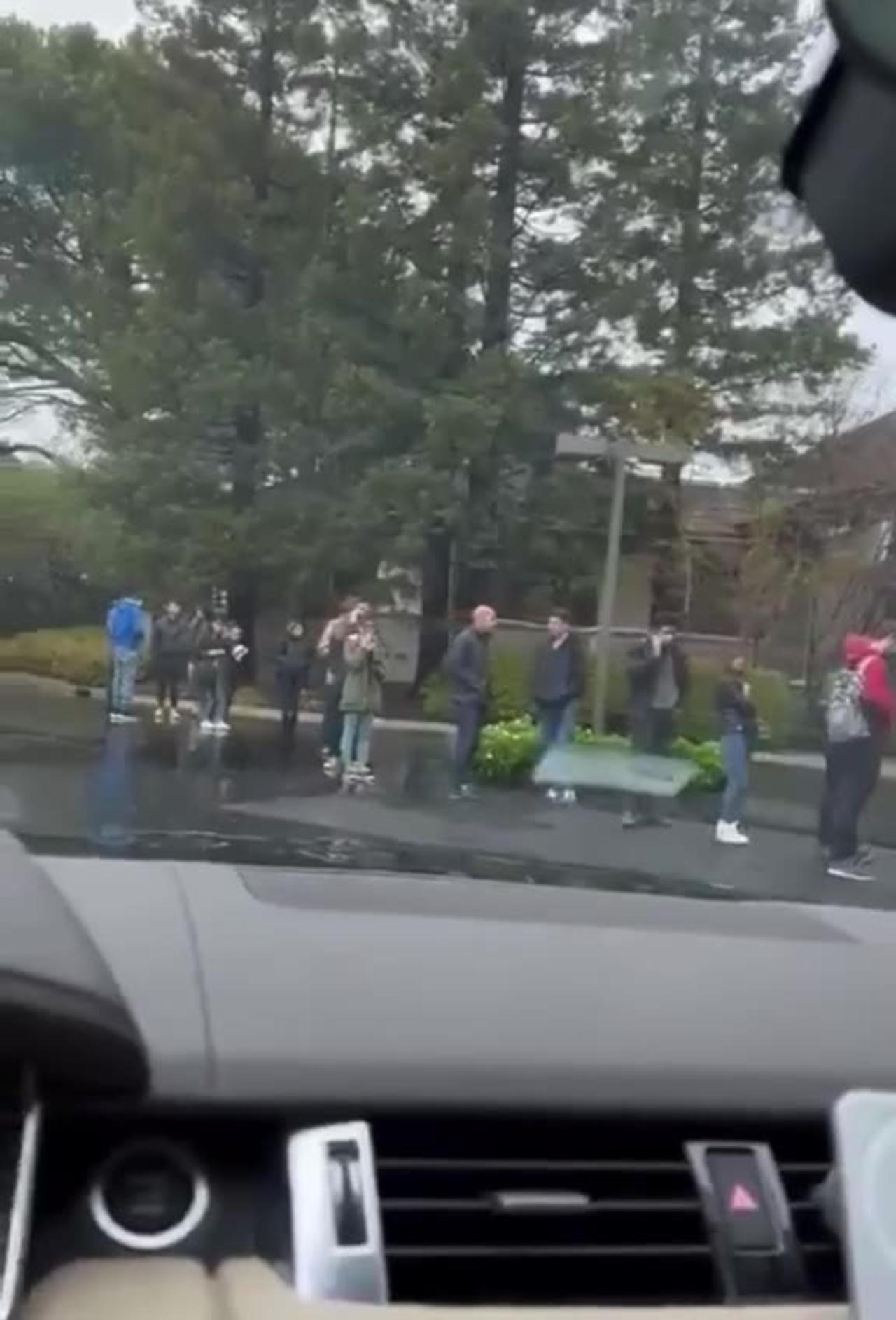 Massive line forms outside Silicon Valley Bank - One News Page VIDEO