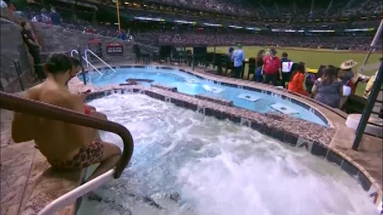 Jacuzzi en el Estadio en el Vantroi. Clasico en - One News Page VIDEO