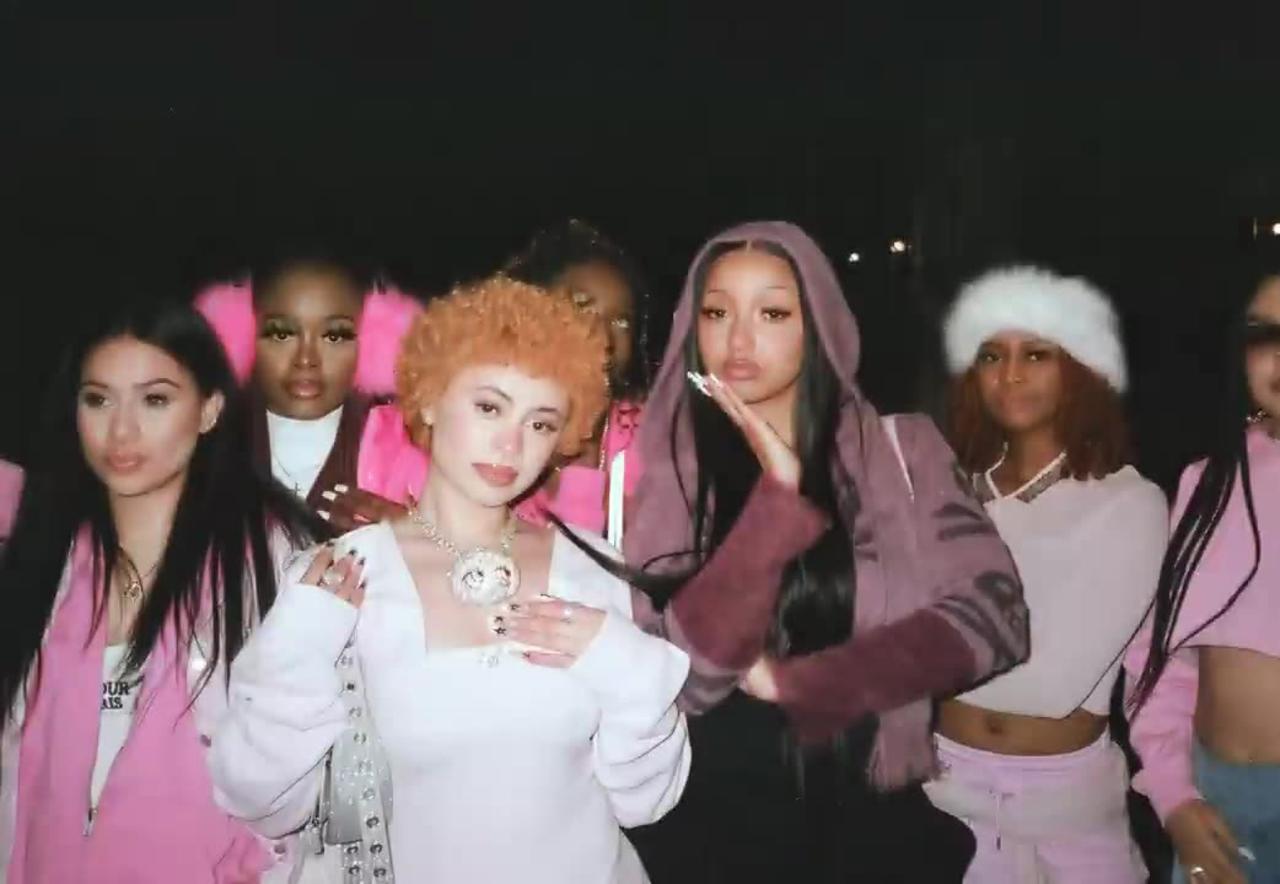 PinkPantheress, Ice Spice - Boy’s a liar Pt. 2 - One News Page VIDEO