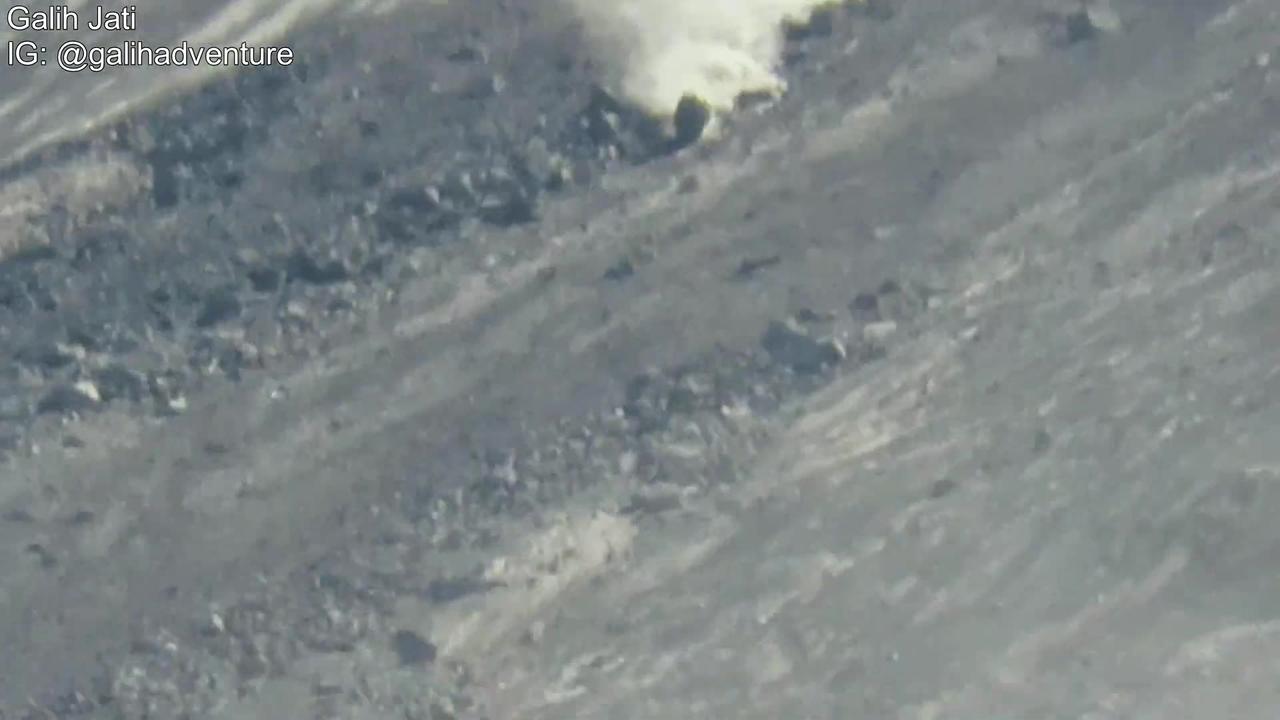 Indonesia's Merapi volcano erupts in Java - One News Page VIDEO