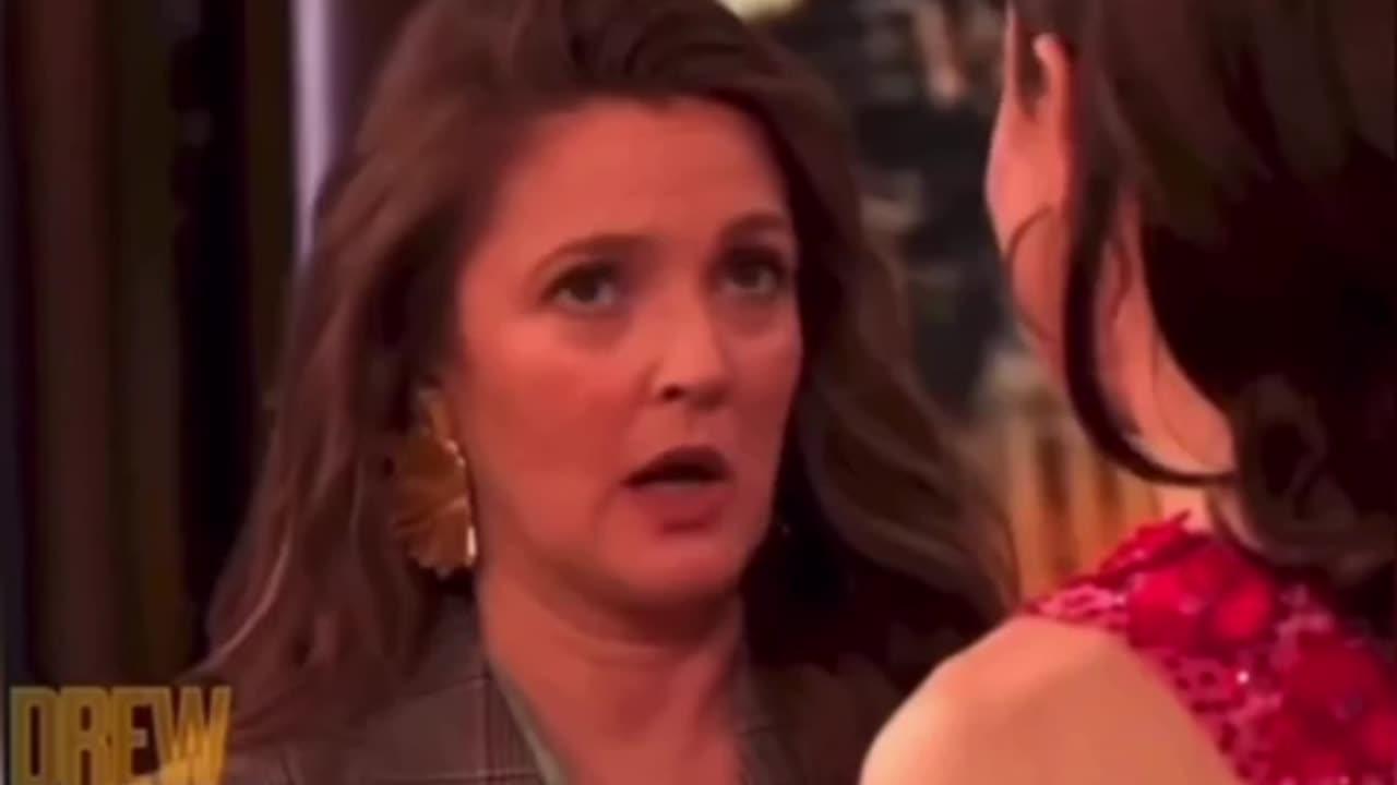 Watch Drew Barrymore Kneels For Dylan Mulvaney One News Page Video