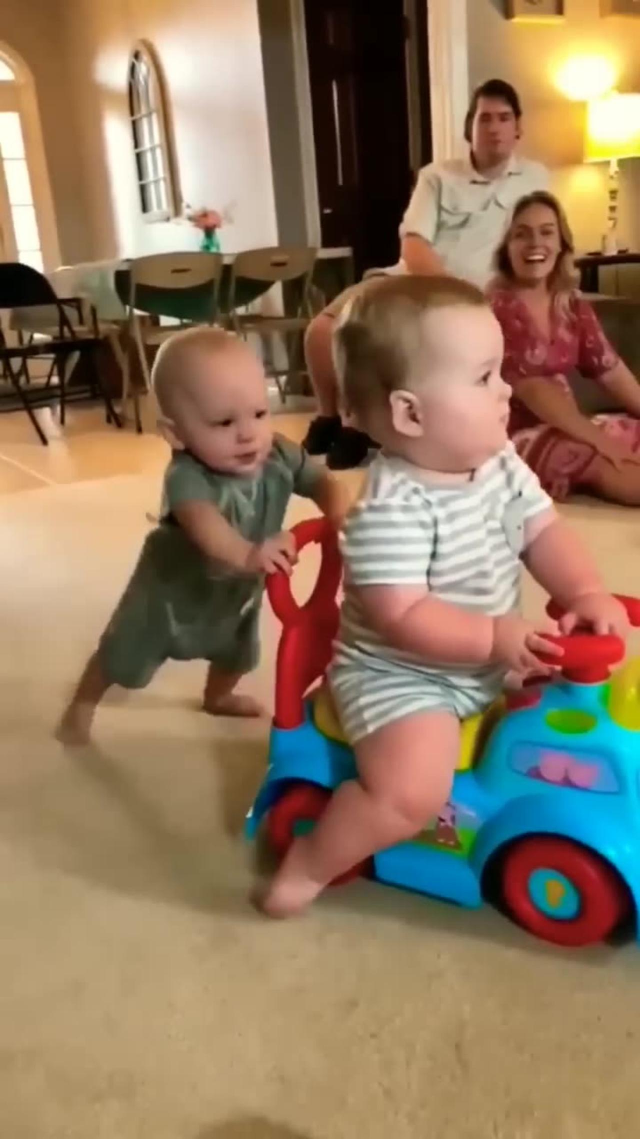 Two toddler doing amazing work - One News Page VIDEO