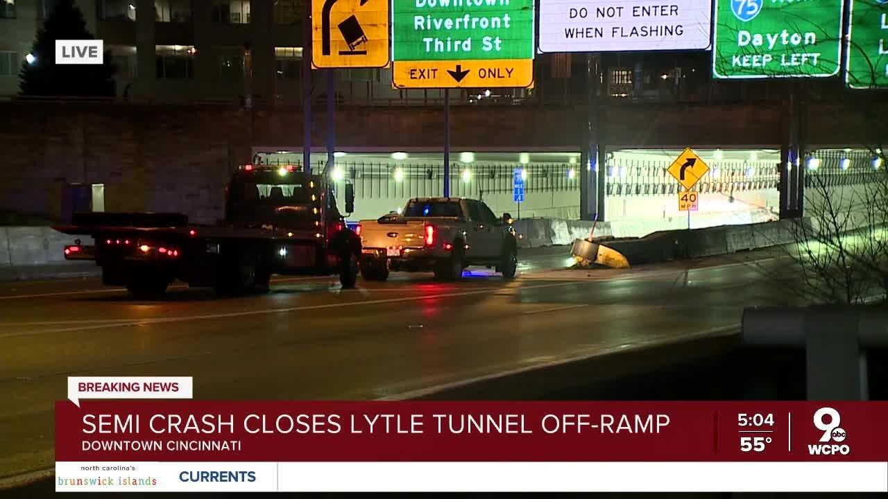 Semi stuck in the Lytle Tunnel - One News Page VIDEO