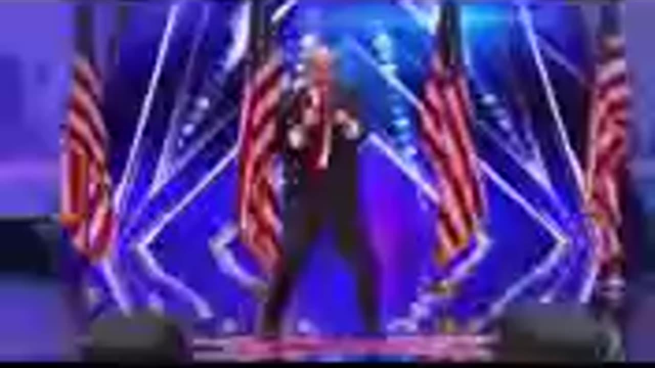 President Donald trump vs Queen Elizabeth - One News Page VIDEO