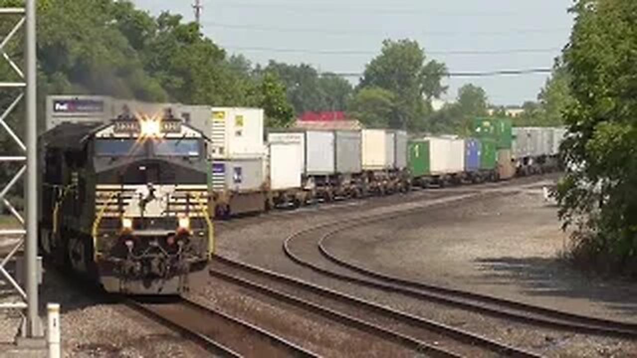 Norfolk Southern 218 Intermodal Train from - One News Page VIDEO