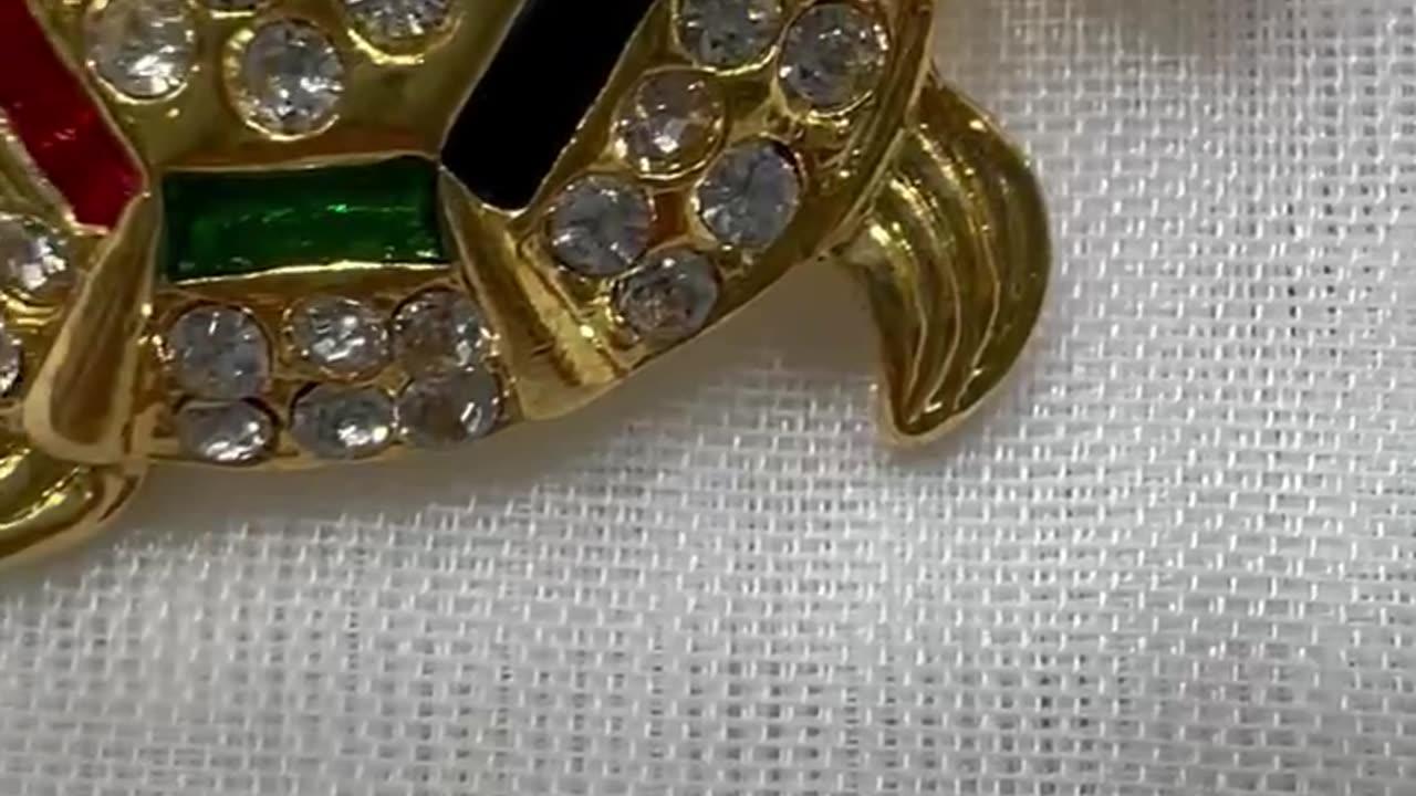 18KGP Sea Turtle Pin. Made with Swarovski - One News Page VIDEO