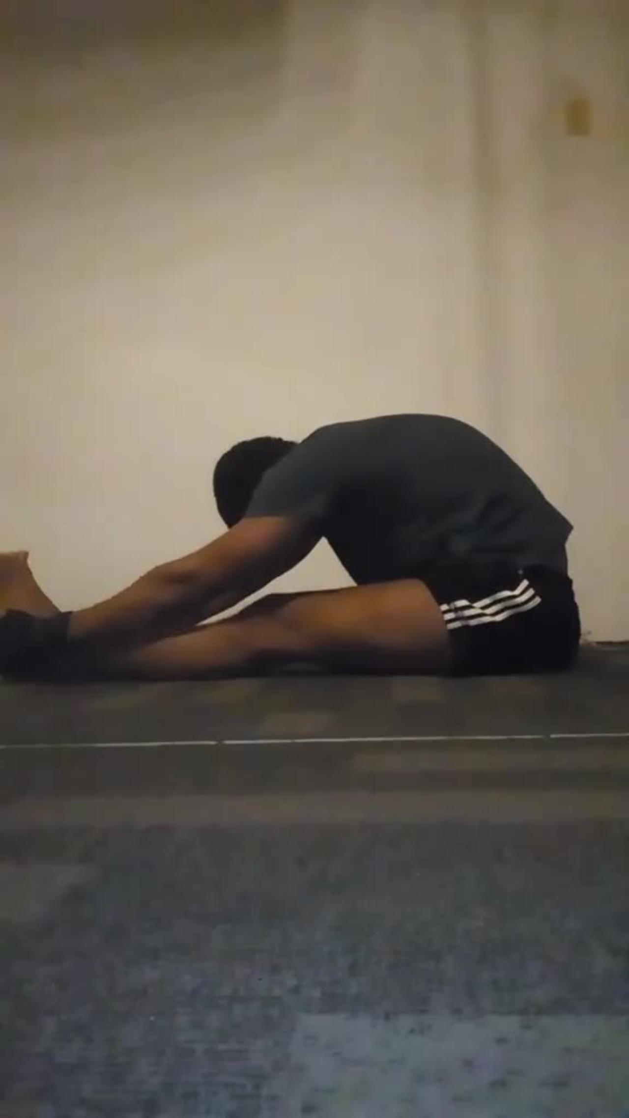 Try Double Hamstring Stretch Out - One News Page VIDEO