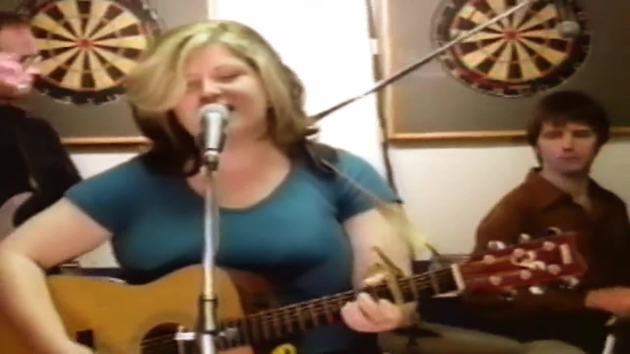 CAROLINE SPENCE & AITIMAA LIVE AT JOHN - One News Page VIDEO