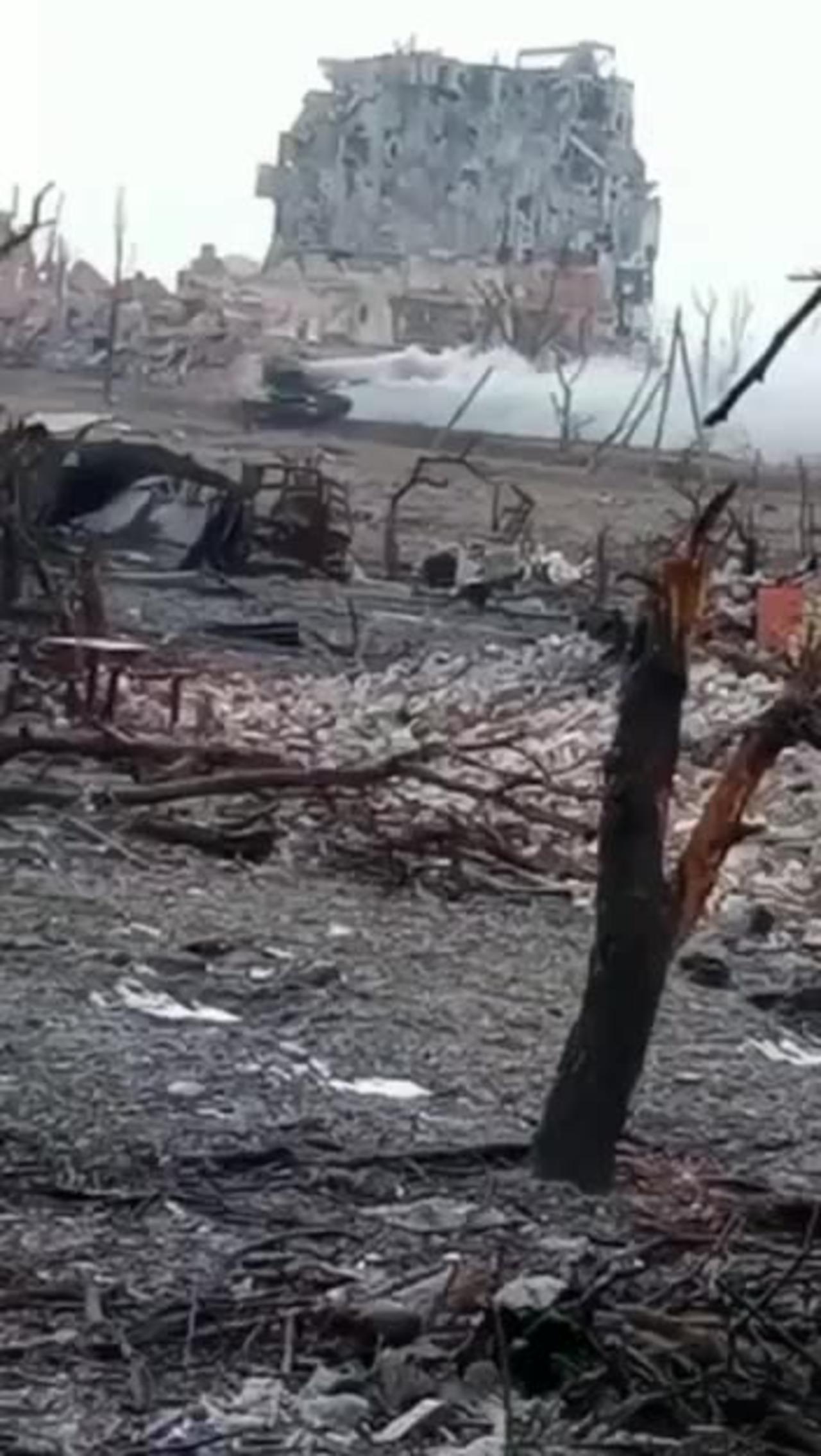 Marinka: launching the turret of a Russian tank - One News Page VIDEO