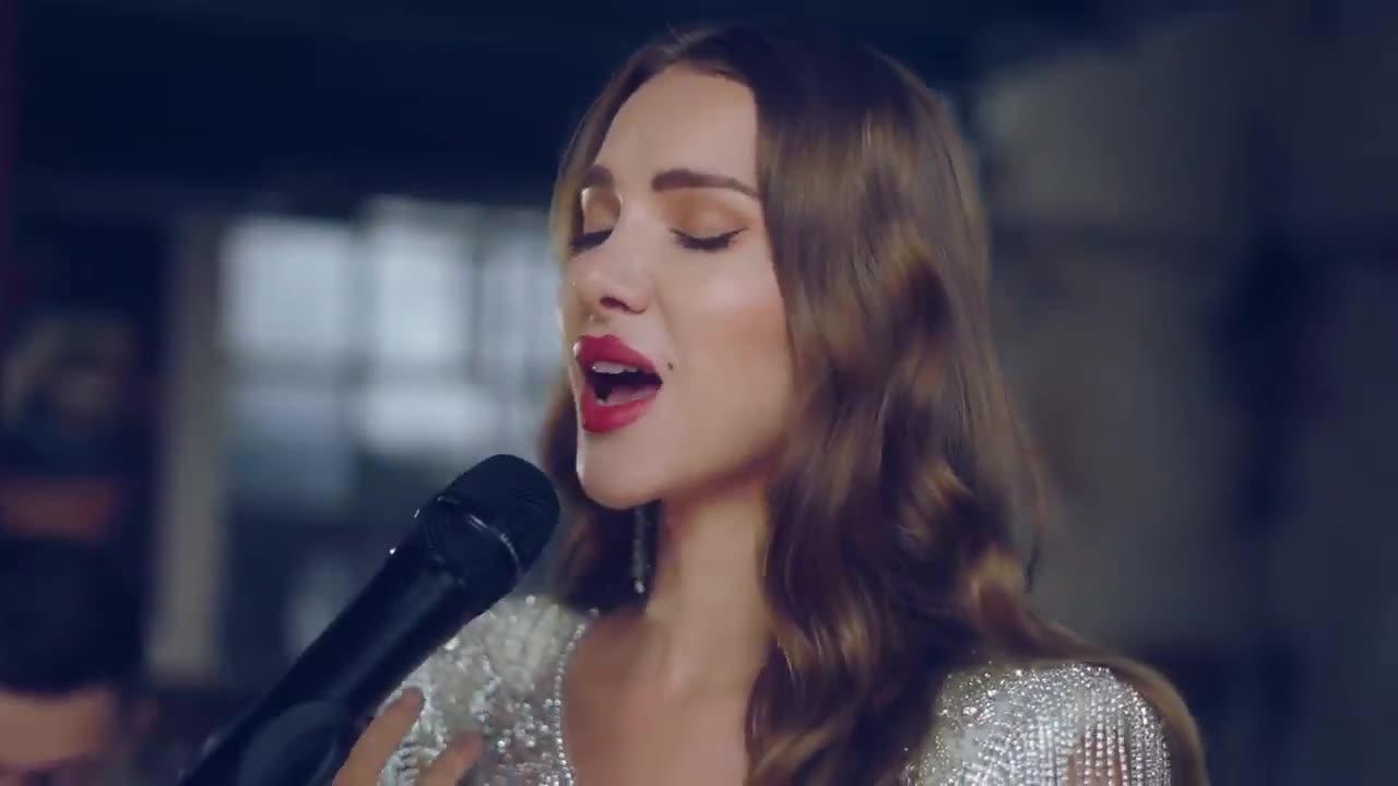 Otilia Bilionera Live Session - One News Page VIDEO
