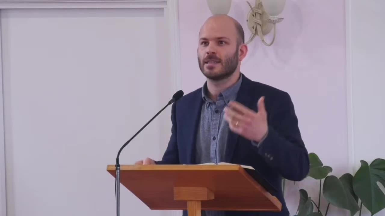 Reading the Bible - Chris Beckingham - One News Page VIDEO