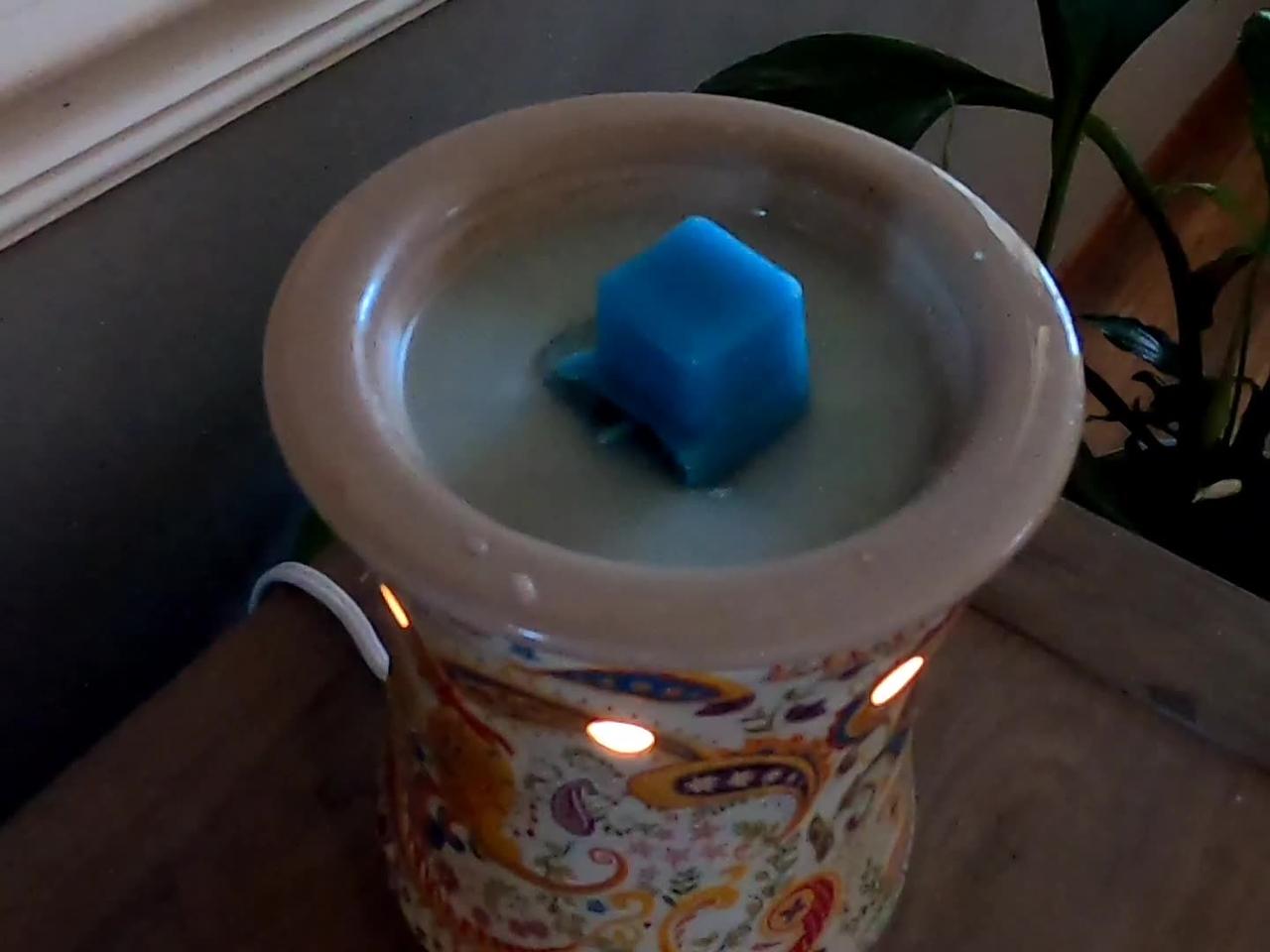 Wax Melt Time-Lapse - One News Page VIDEO