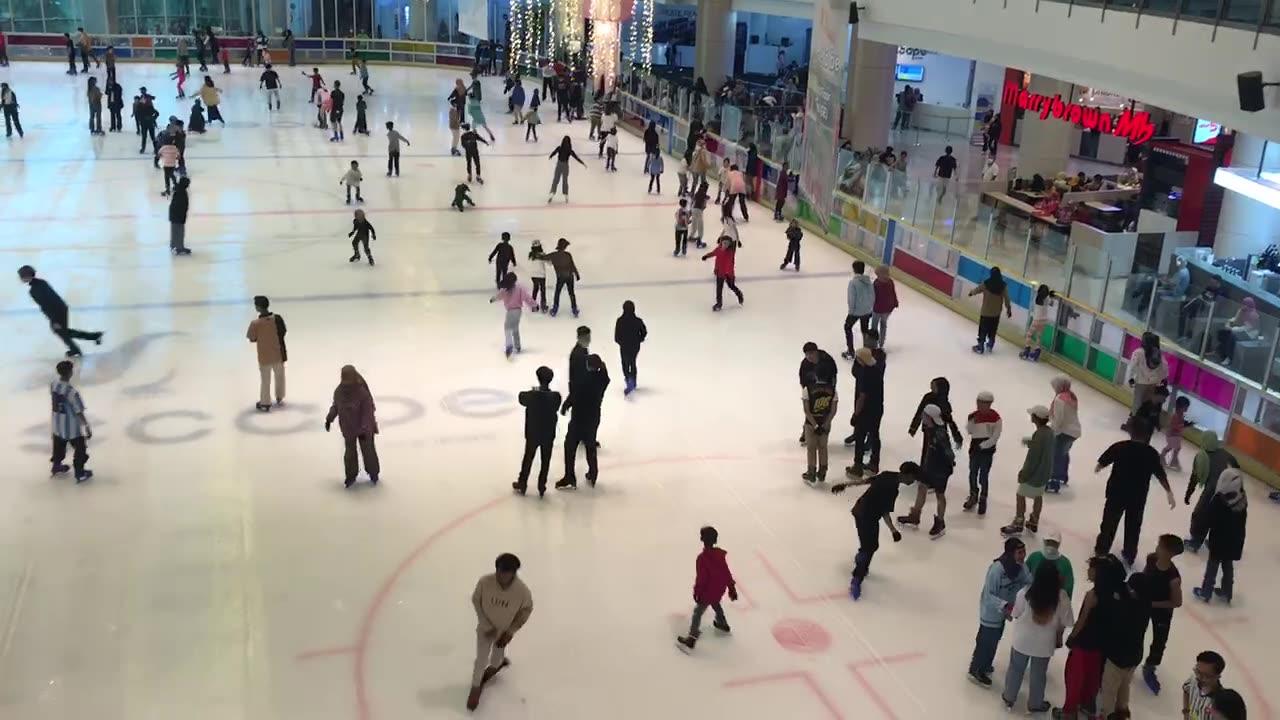 Ice skating - One News Page VIDEO