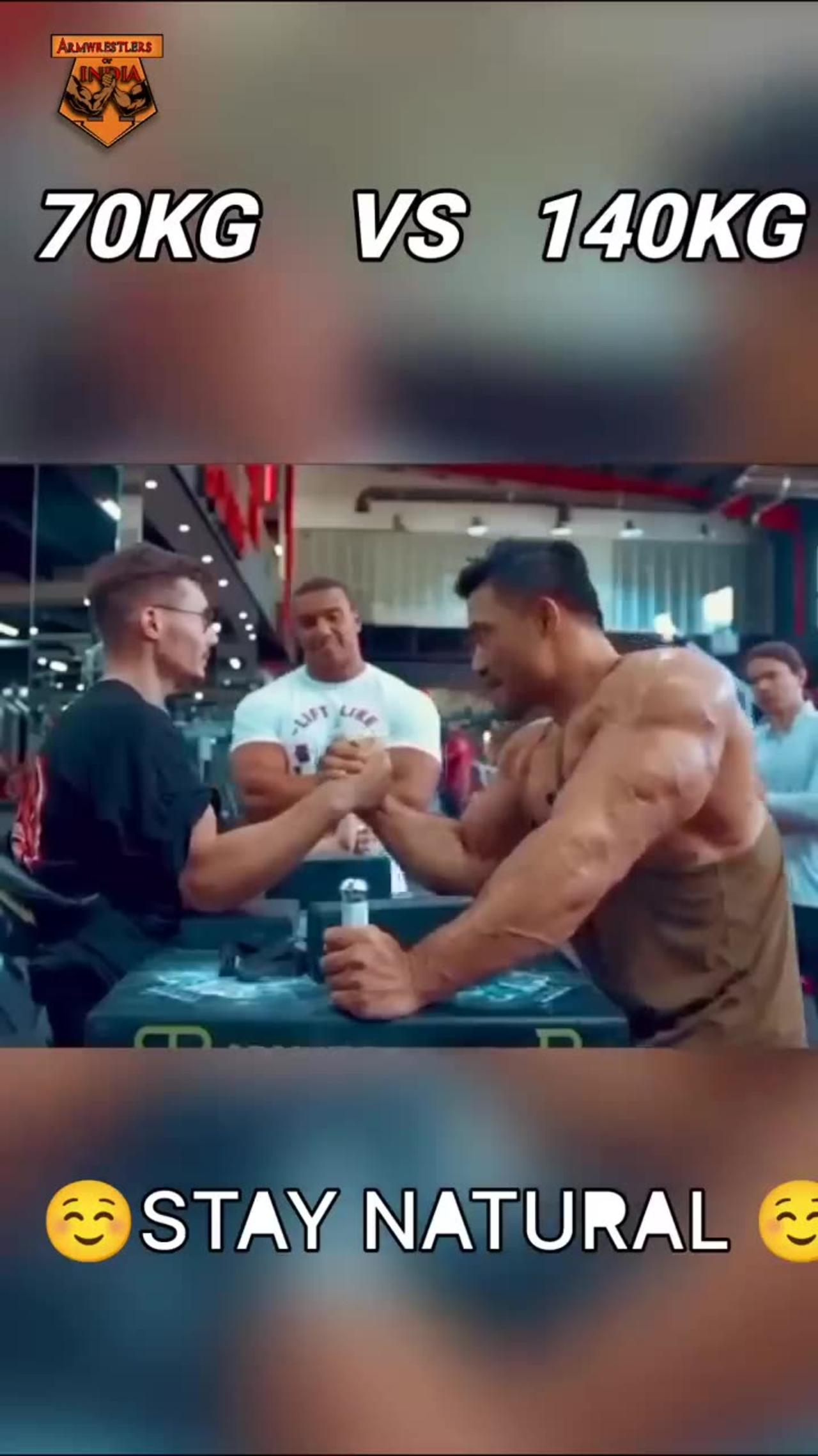 Arm wrestling 70 kg vs 140 - One News Page VIDEO