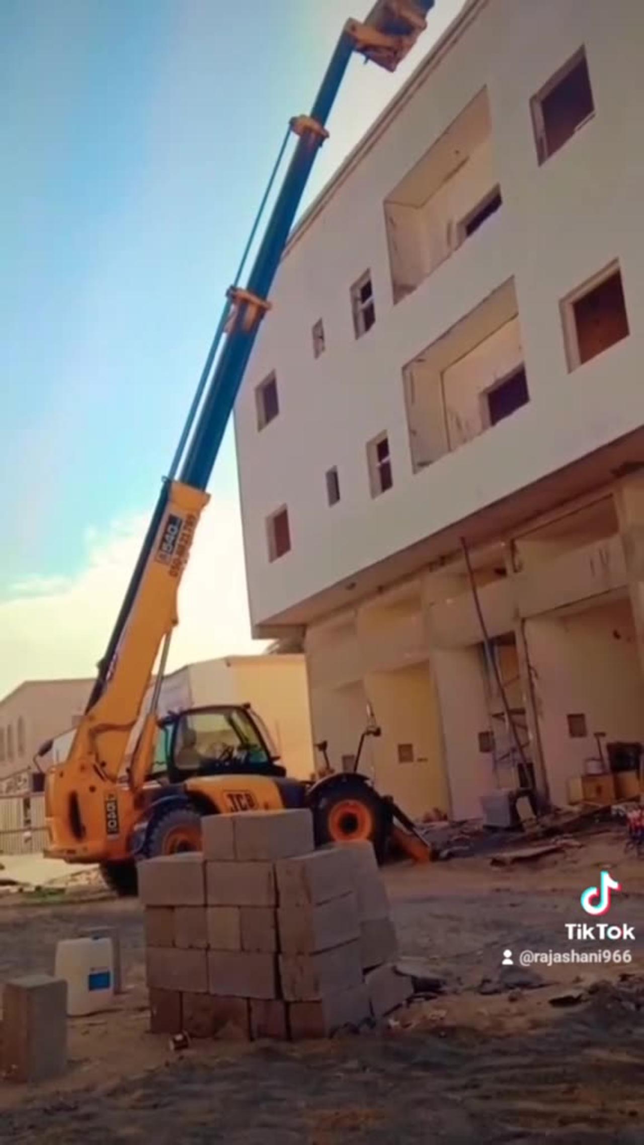 Jcb 540-170-Talehandler boom lader work time. - One News Page VIDEO