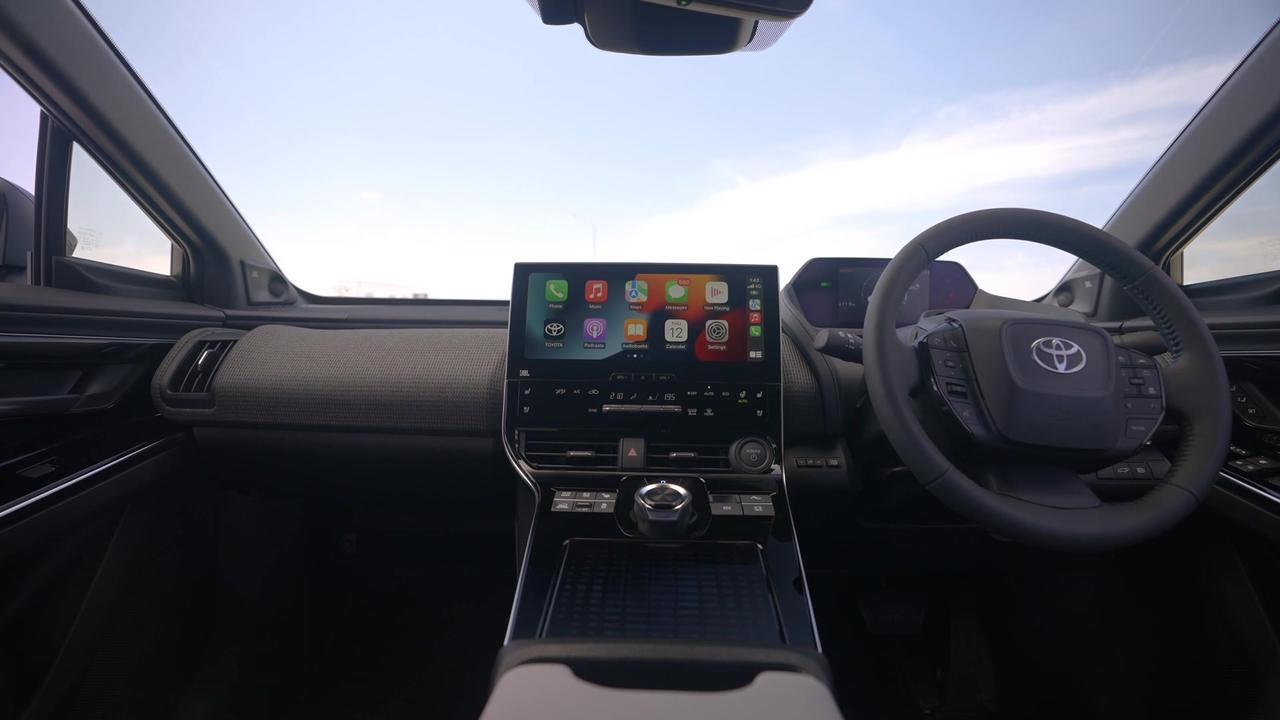 The new Toyota bZ4X Infotainment System - One News Page VIDEO