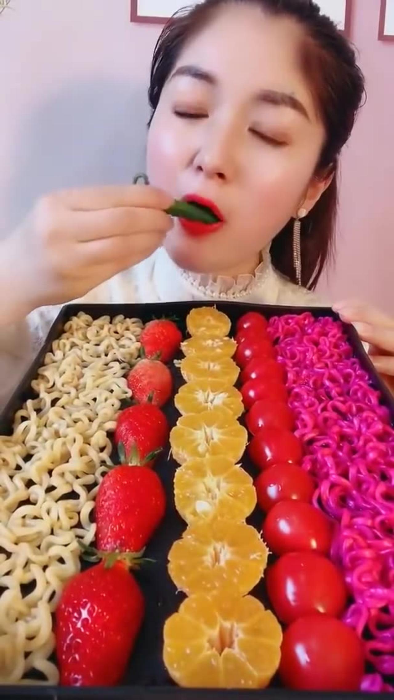 Healthy vs junk food mukbang: incomparable ASMR - One News Page VIDEO
