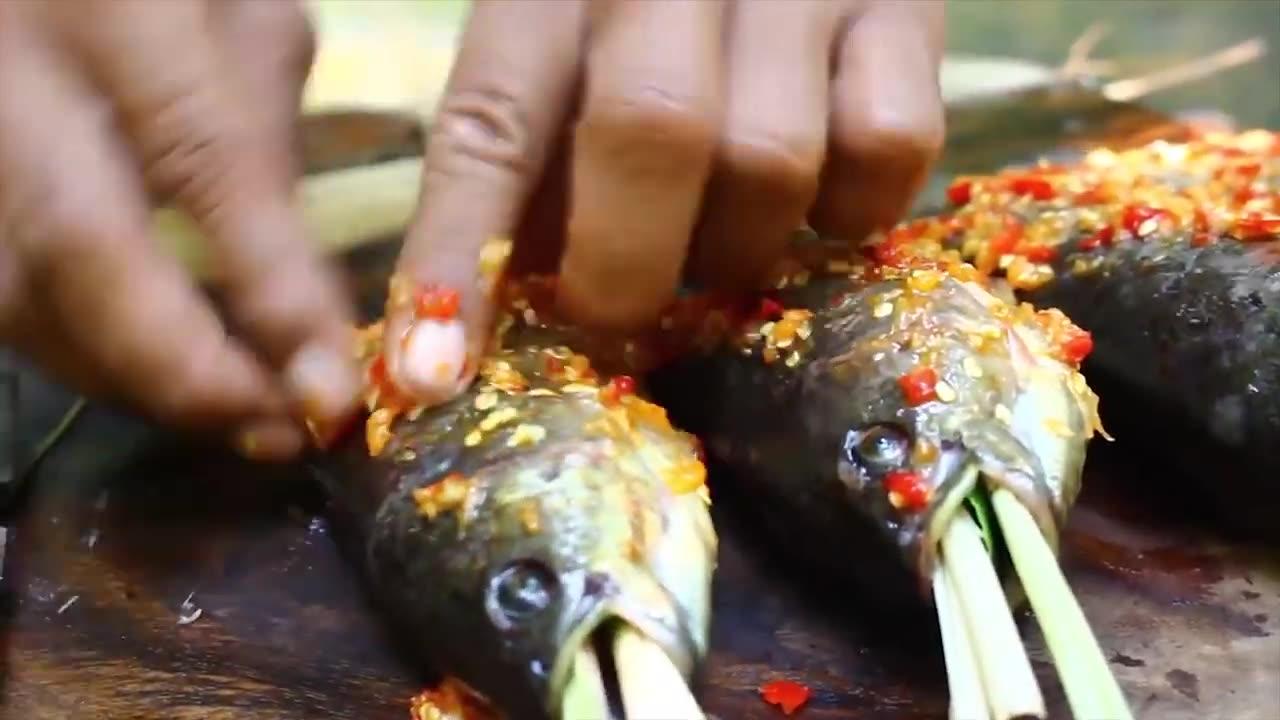 Thai village man cooking roast chicken. - One News Page VIDEO