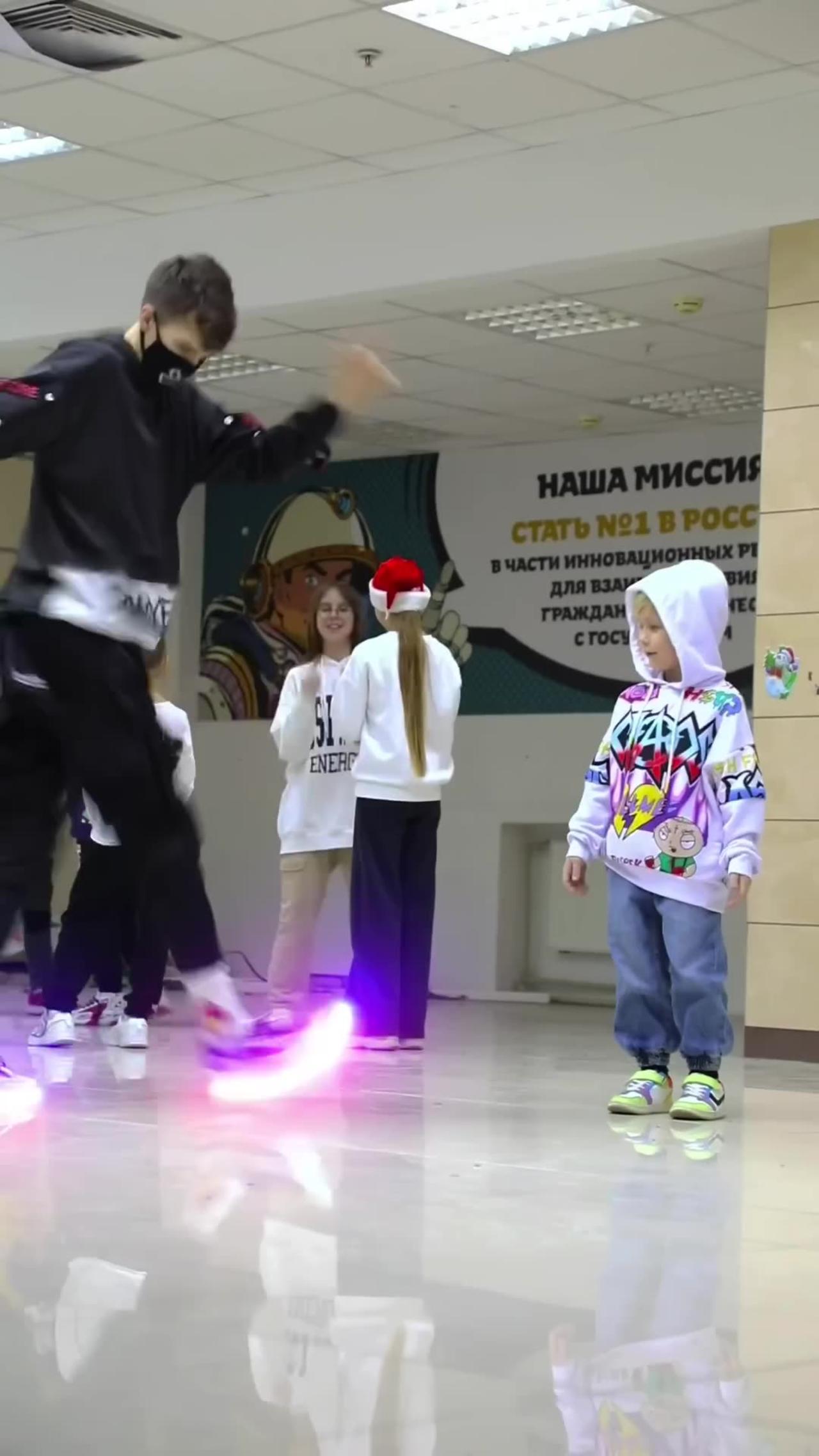 NEON DANCE - One News Page VIDEO