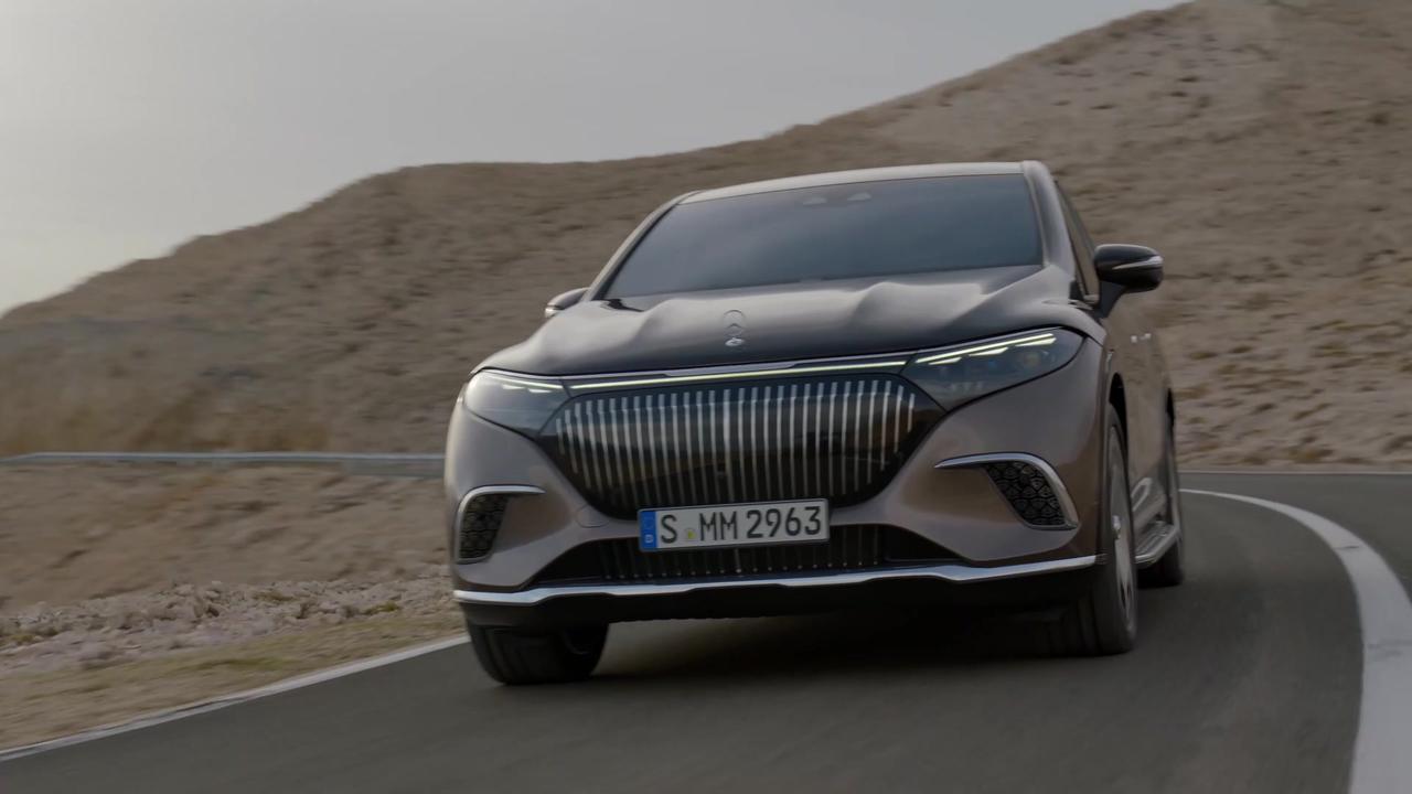 Mercedes-Maybach EQS SUV Driving Video - One News Page VIDEO