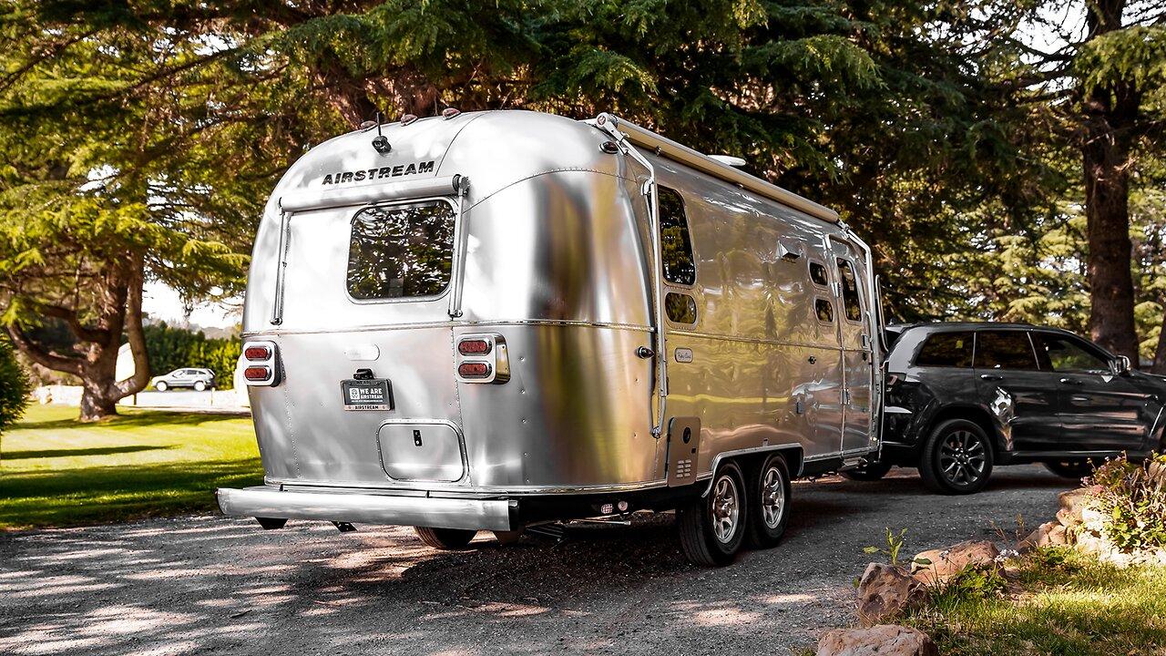 Northern Air Canadian- Elite model - One News Page VIDEO