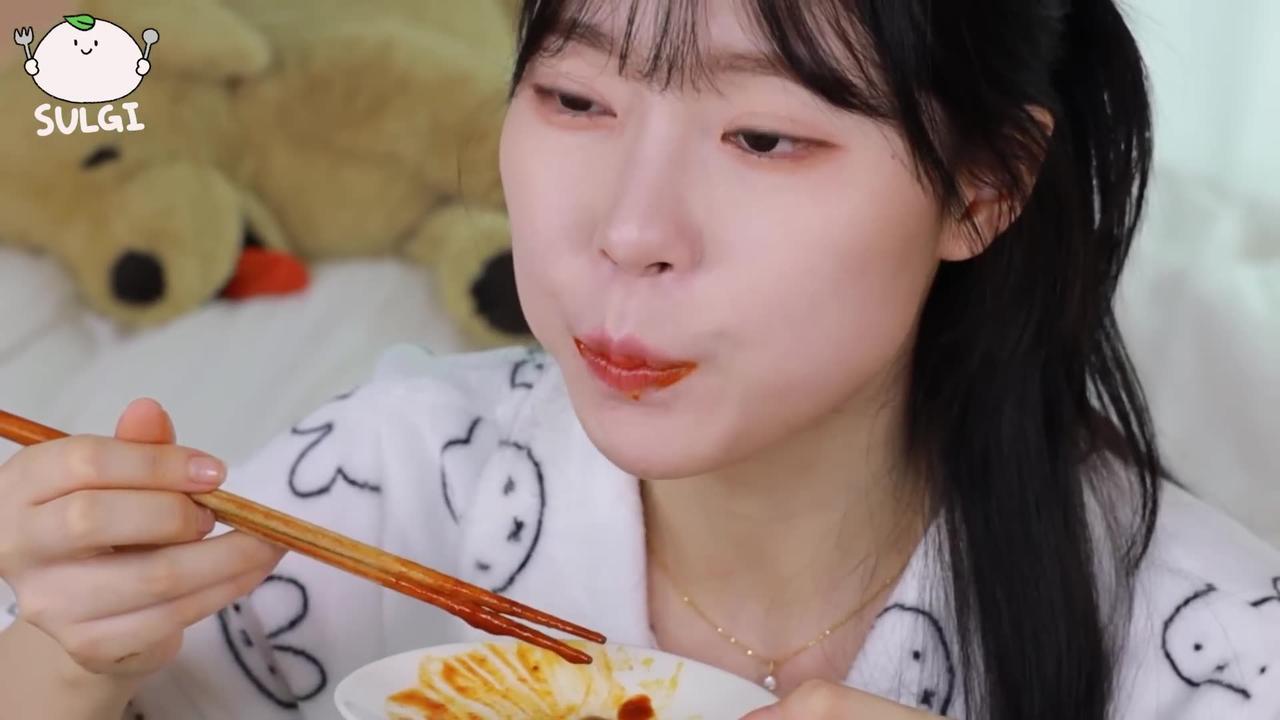 WORD SPICY FIRE SAUCE FRIED CHICKEN MUKBANG - One News Page VIDEO